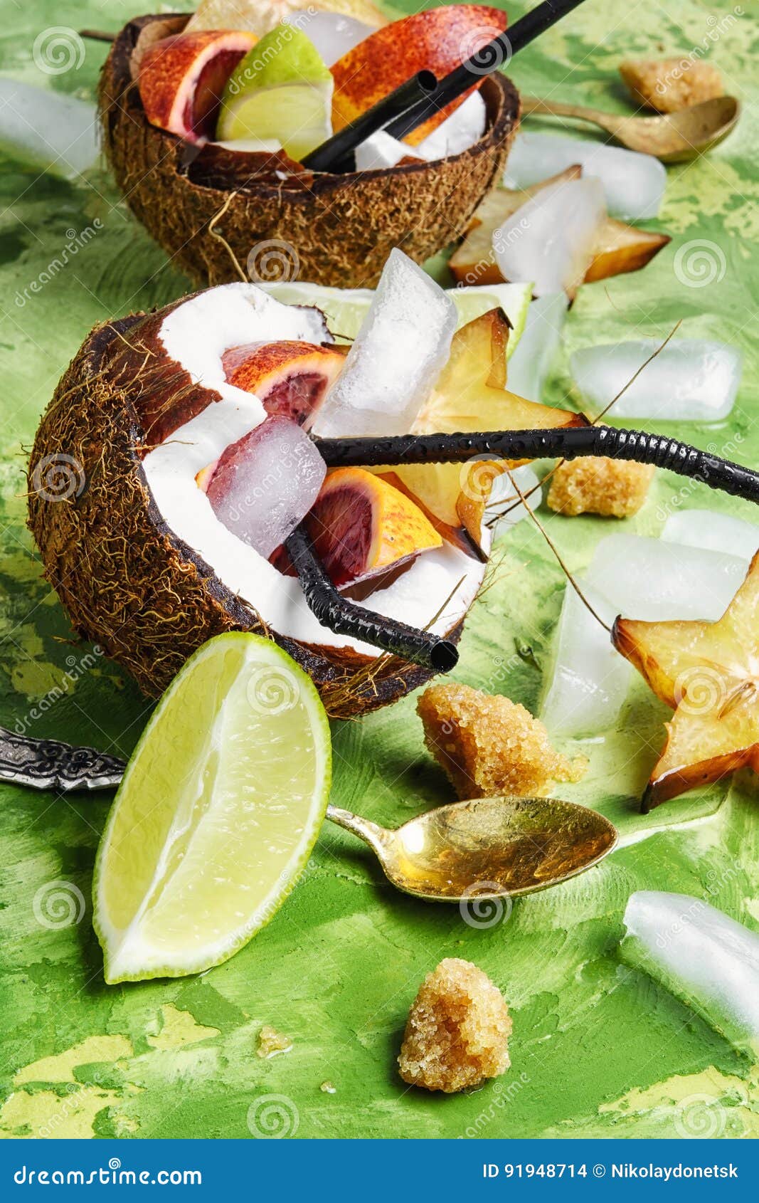 Cocktail Des Fruits Exotiques Photo stock - Image of alcool, nourriture ...