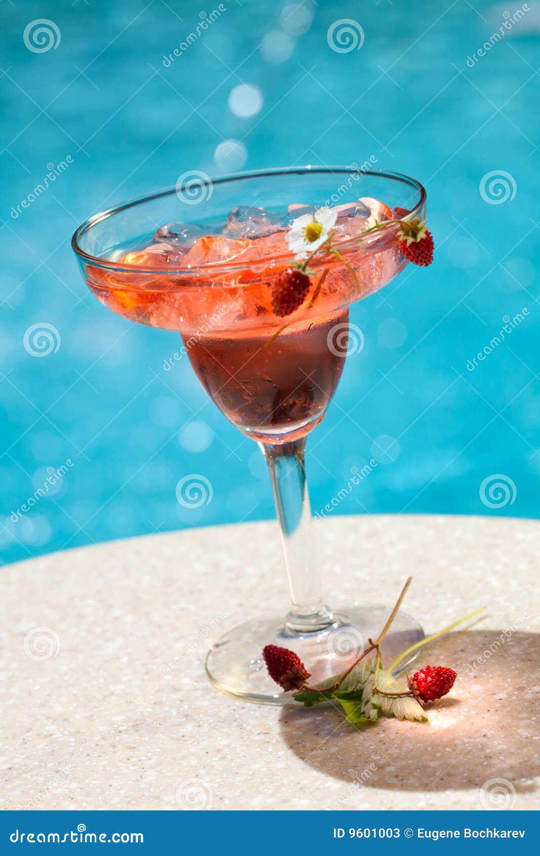 Cocktail Di Estate Della Fragola Immagine Stock - Immagine di giorno ...