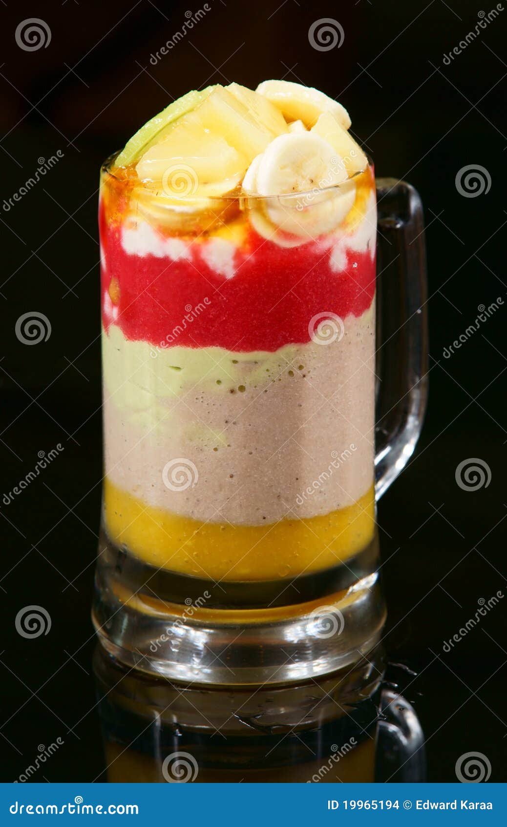 Cocktail di frutta fotografia stock. Immagine di tradizionale - 19965194