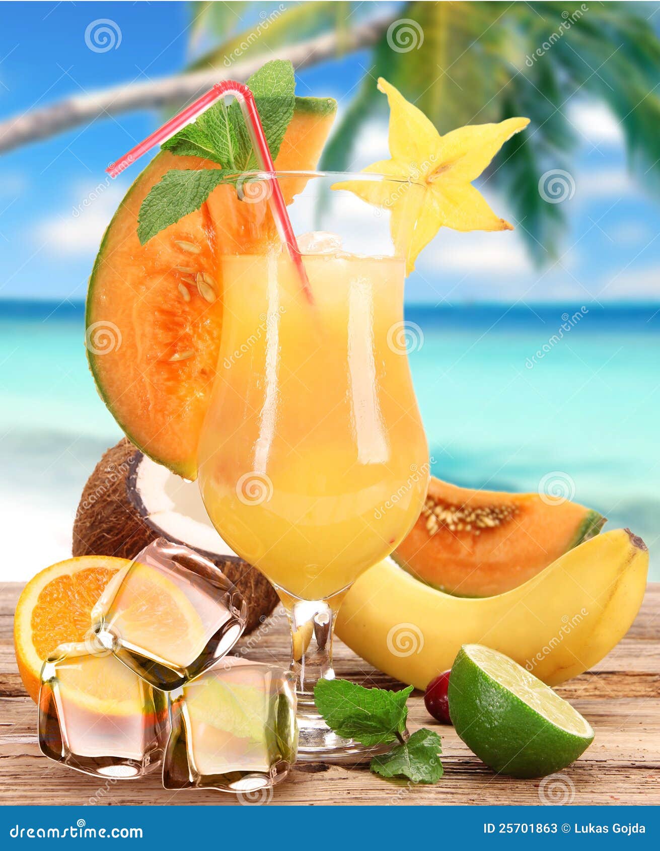 Cocktail di frutta immagine stock. Immagine di cucina - 25701863