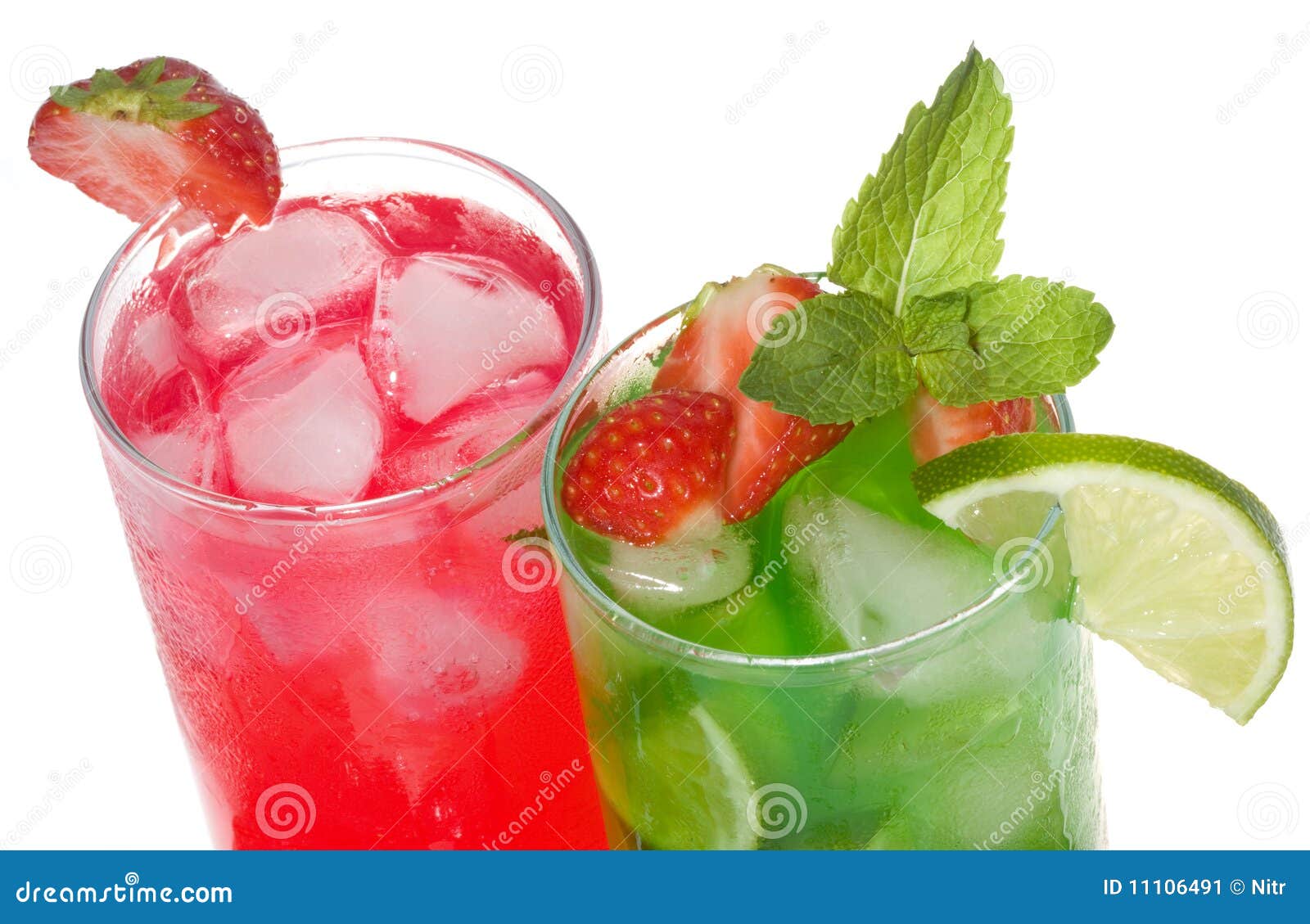 Cocktail Di Frutta Con La Fragola E La Menta Immagine Stock - Immagine ...