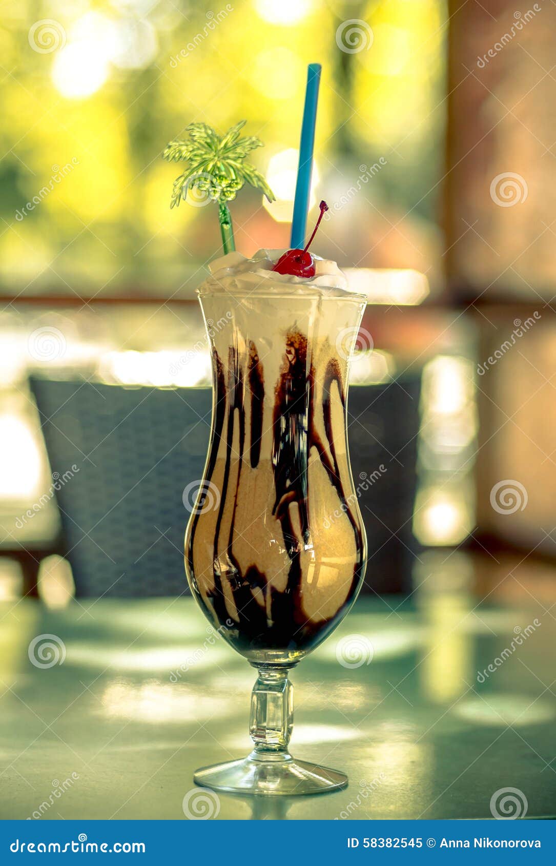 Cocktail do Café De Â Com Rum E Creme Imagem de Stock - Imagem de ...