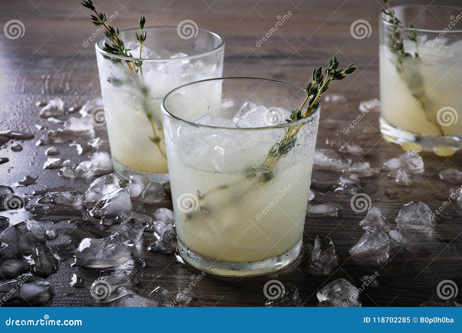 Cocktail-Jin, Lime Juice and Thyme Stock Image - Image of alcohol ...