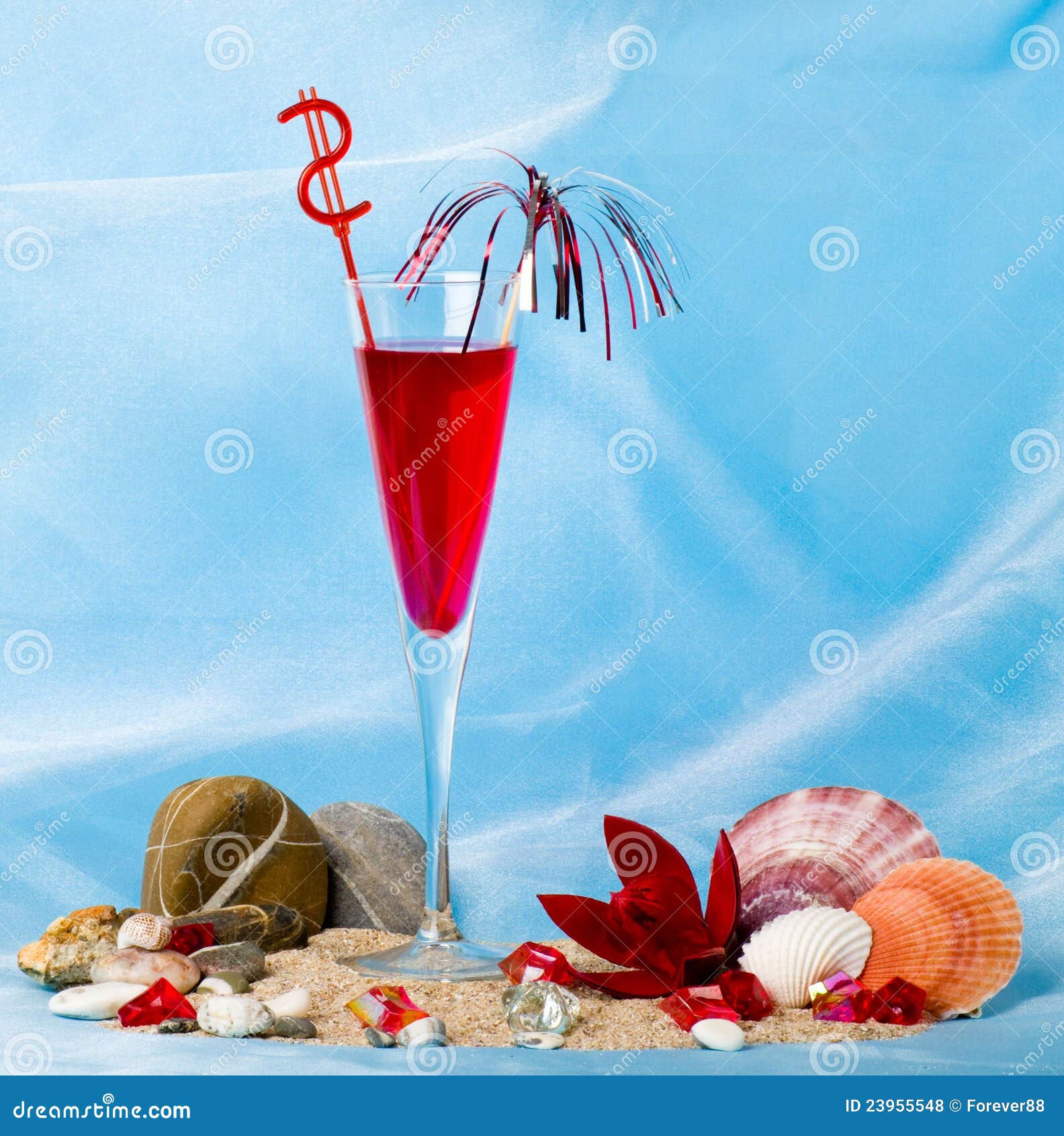 Cocktail Mit Tropischen Shells Und Steinen Stockfoto - Bild von klima ...