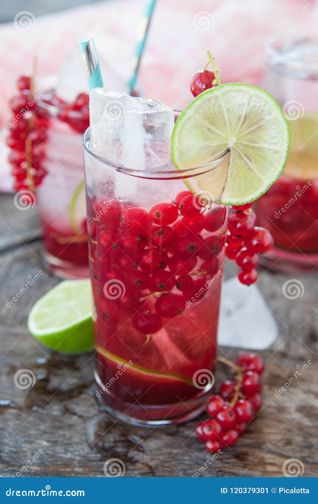 Cocktail with red currants stock image. Image of fruity - 120379301