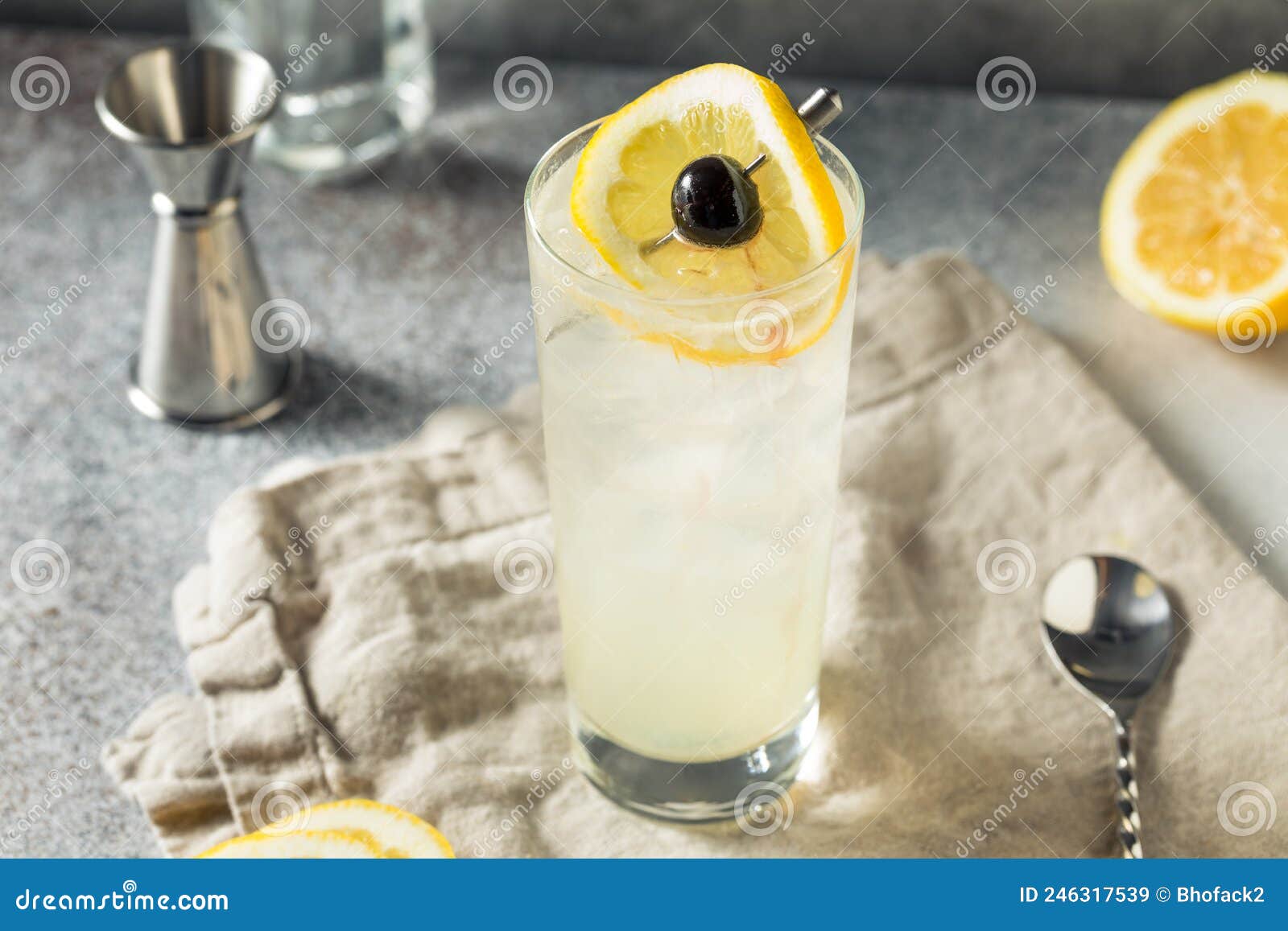 Cocktail Refrescante Tom Collins Imagem de Stock - Imagem de barra ...