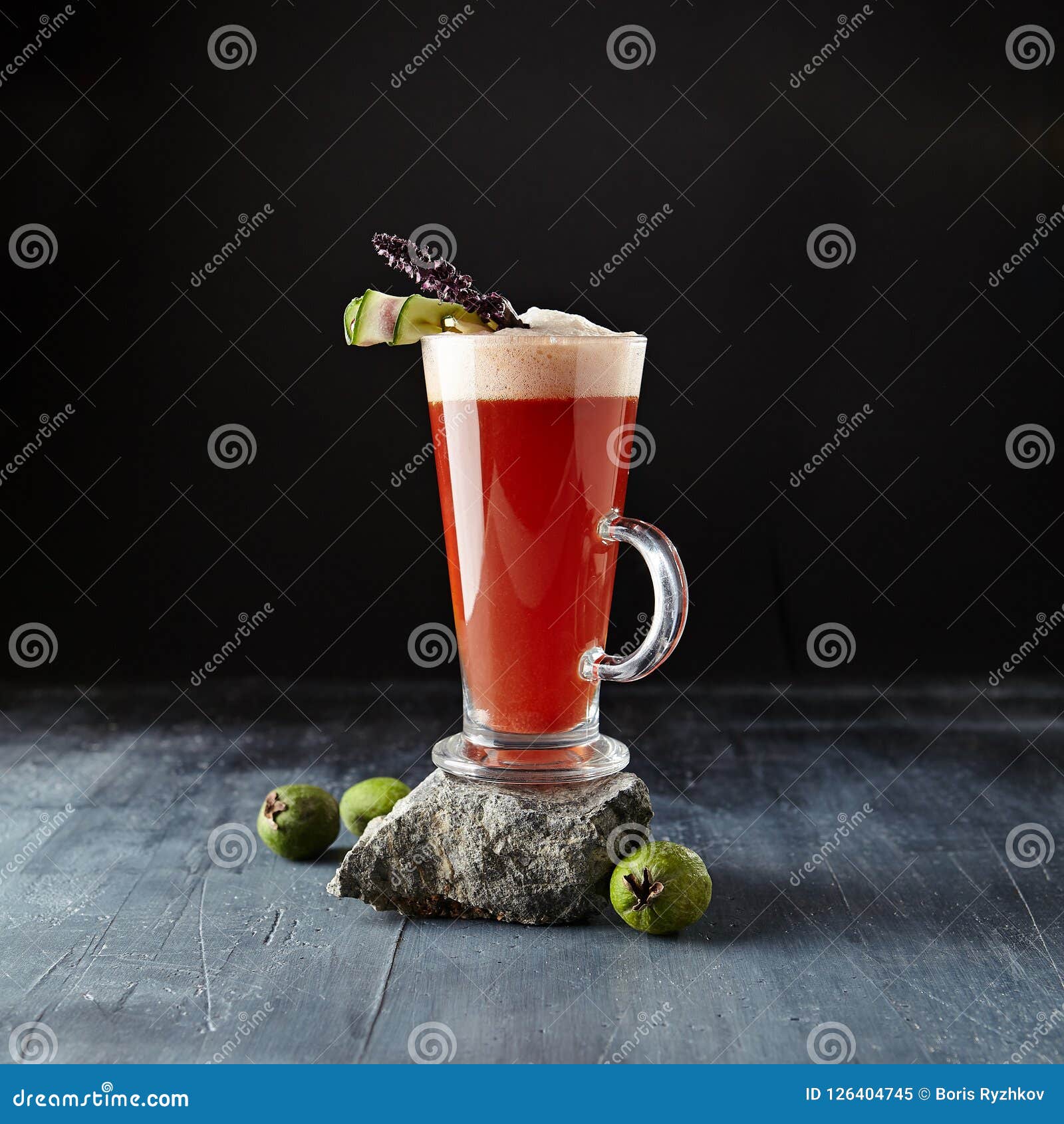 Cocktail Rosso Con Vino Bianco, Il Miele Dell'ape E Lo Sciroppo Dolce ...