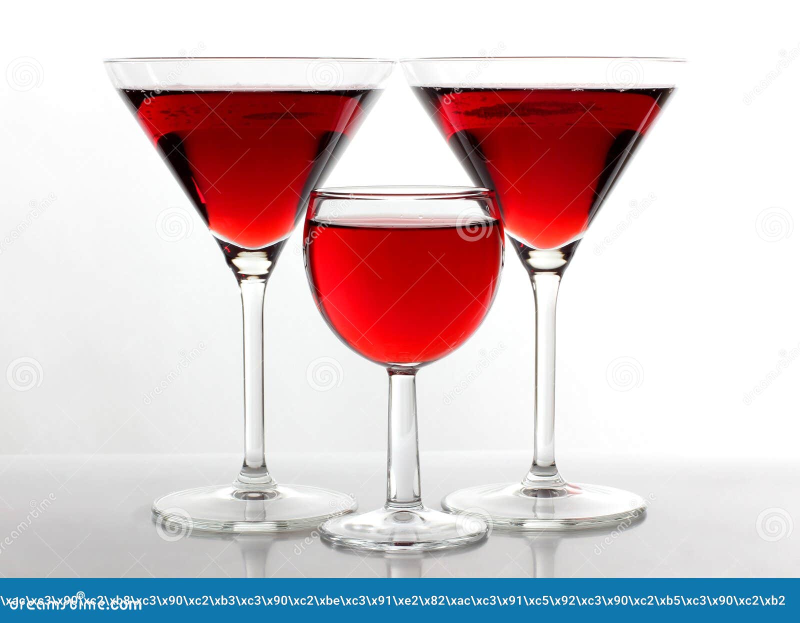 Cocktail rouge image stock. Image du cuvette, boisson - 23306153