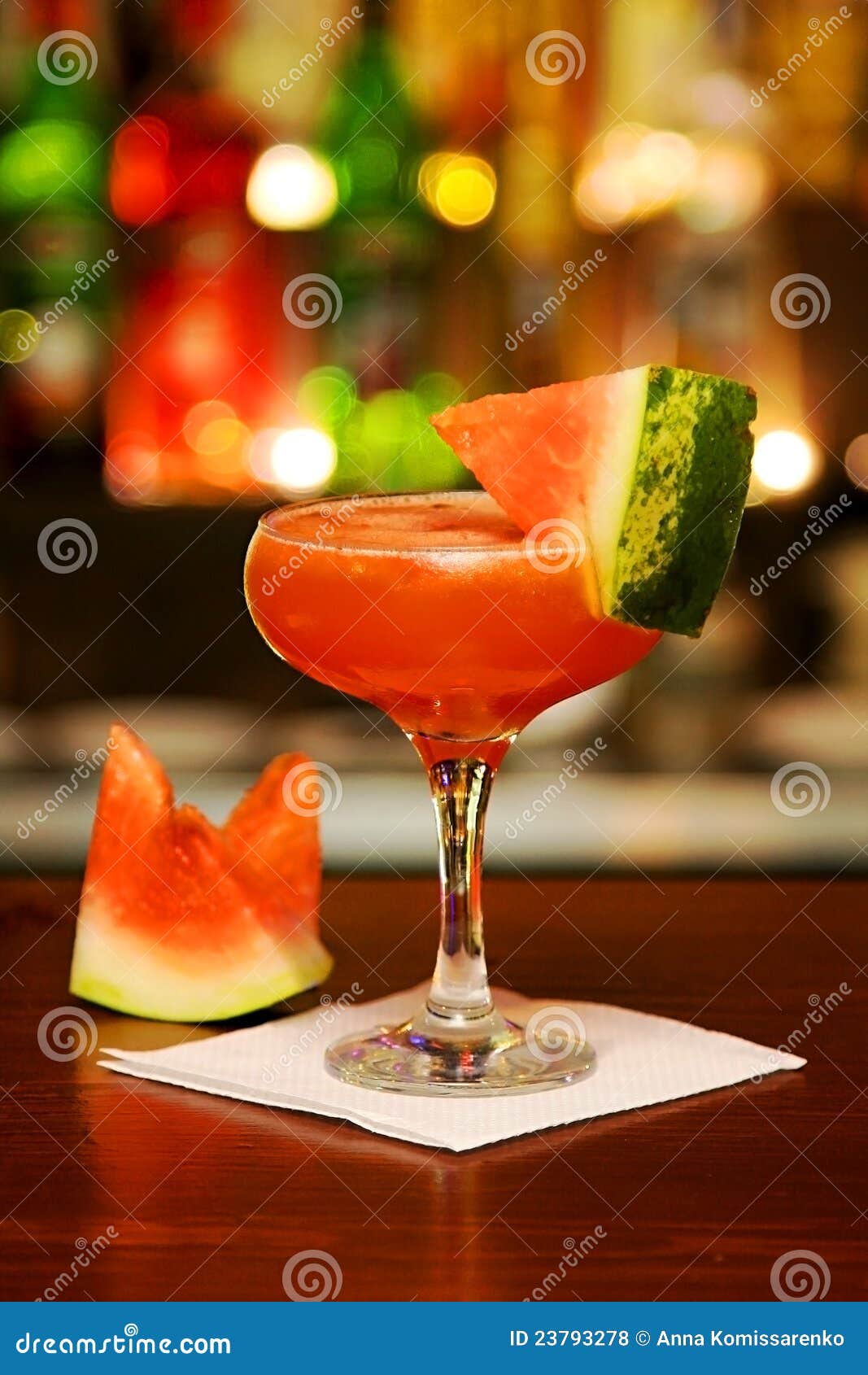 Cocktail rouge photo stock. Image du activité, célébration - 23793278