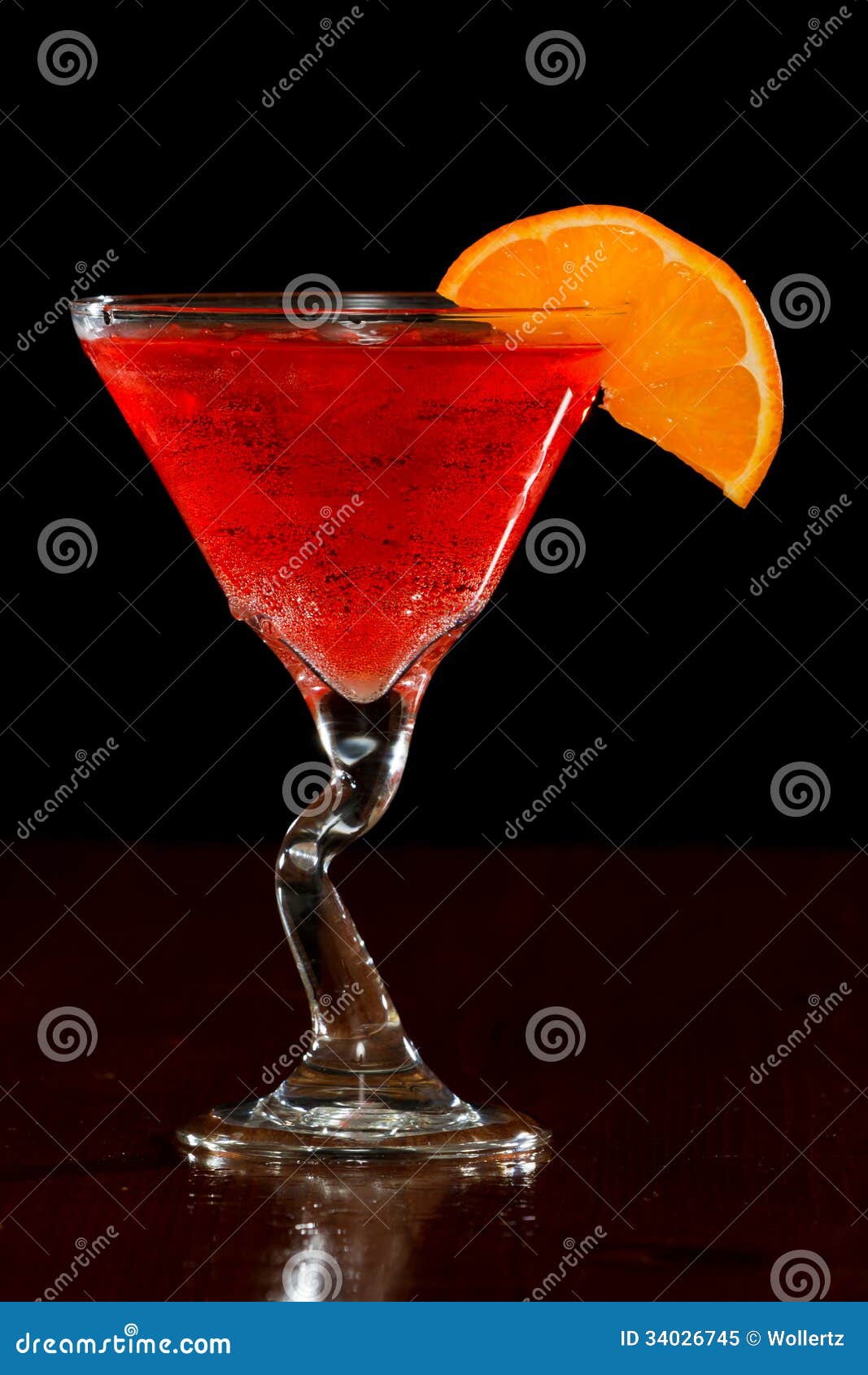 Cocktail rouge image stock. Image du martini, vodka, torsion - 34026745