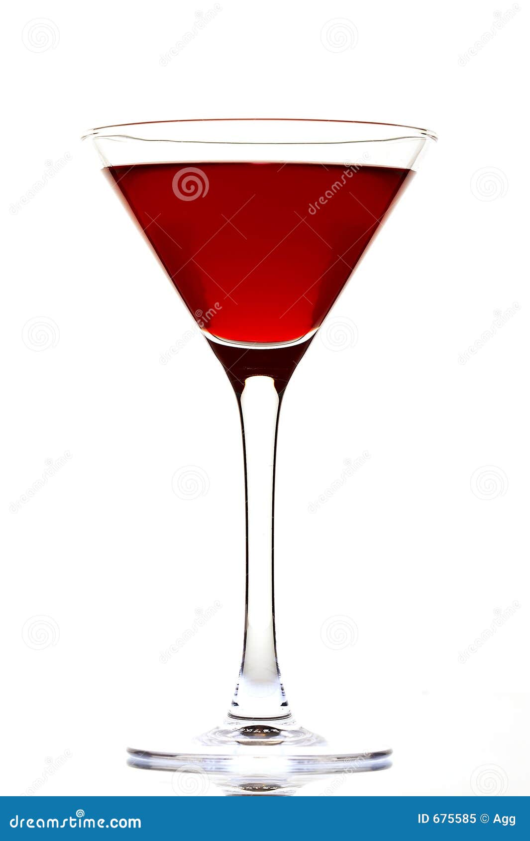 Cocktail rouge image stock. Image du goût, délicieux, boisson - 675585