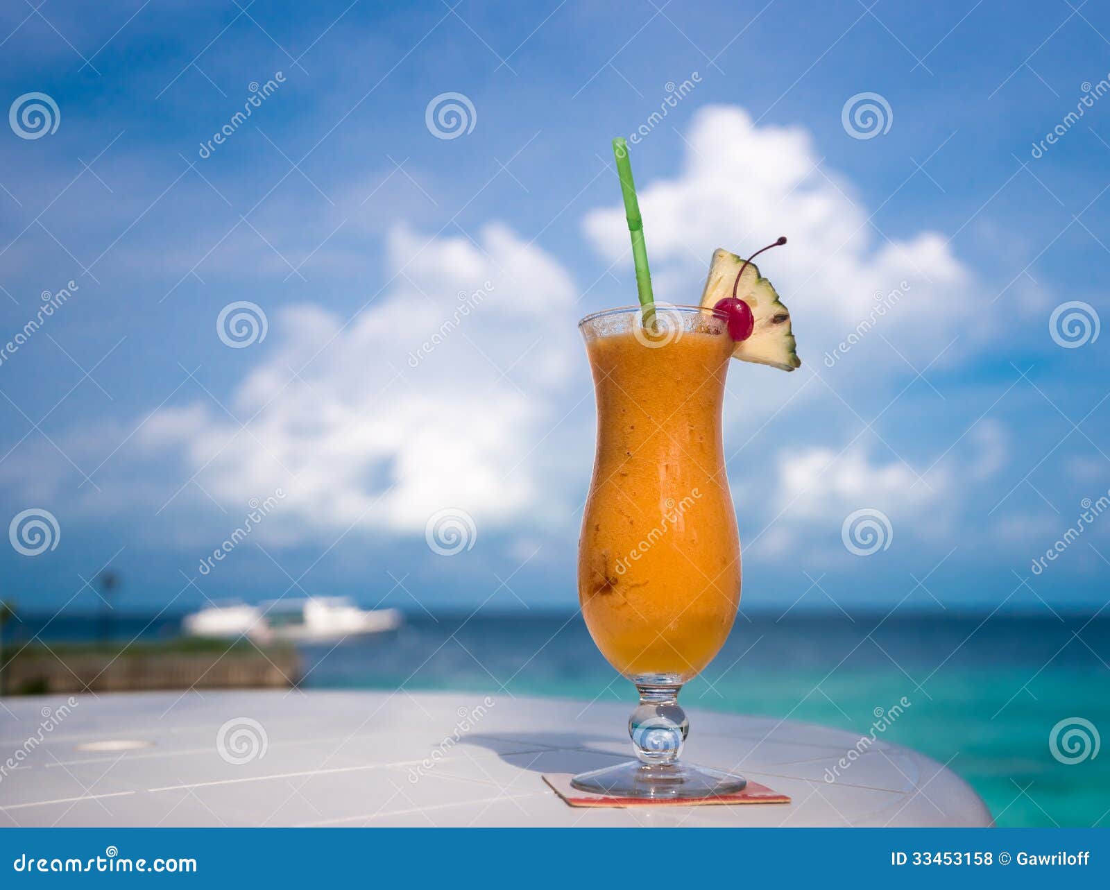 Cocktail sur la plage photo stock. Image of beauté, plages - 33453158