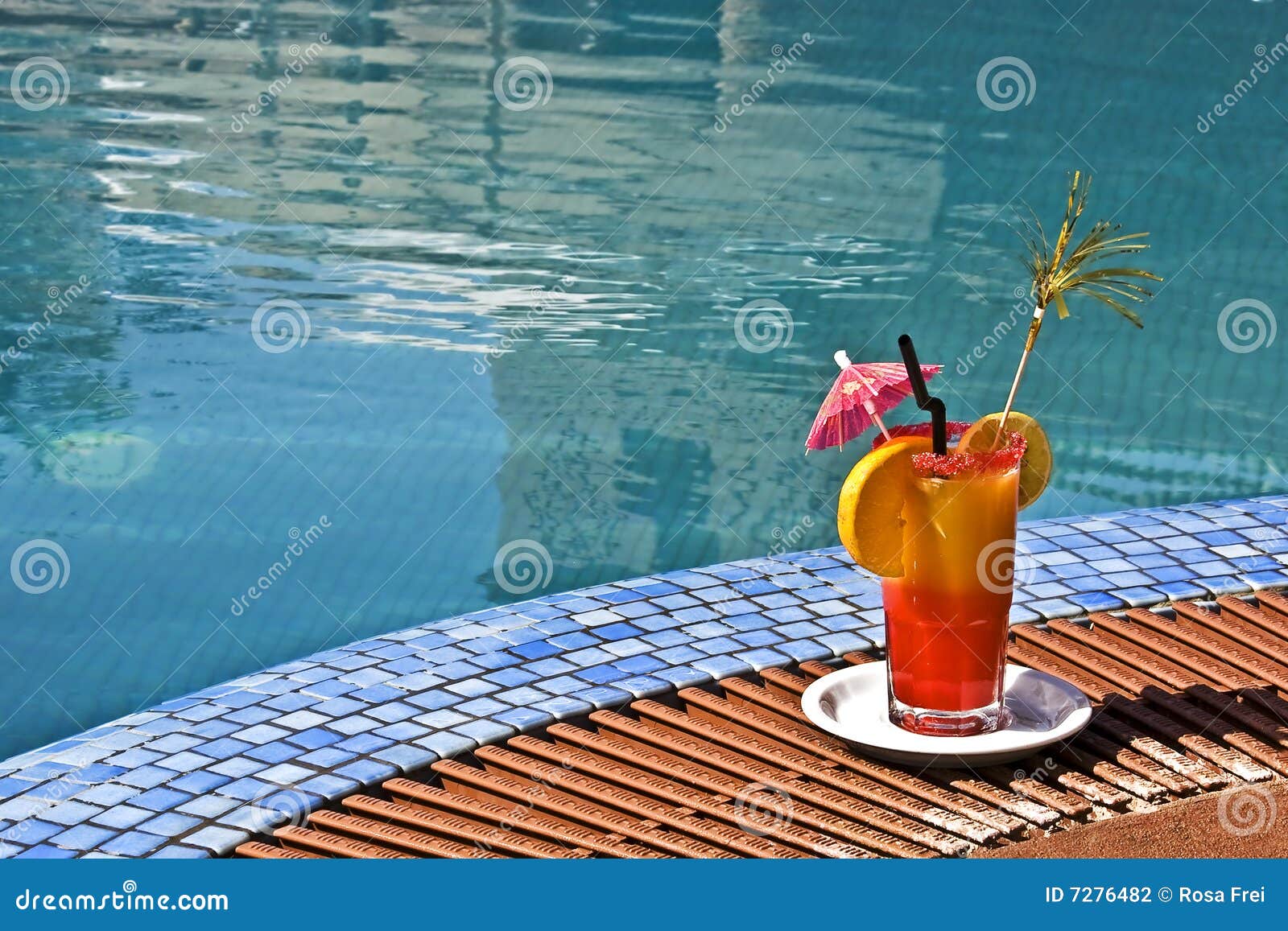 Cocktail at swimming-pool stock photo. Image of relaxing - 7276482