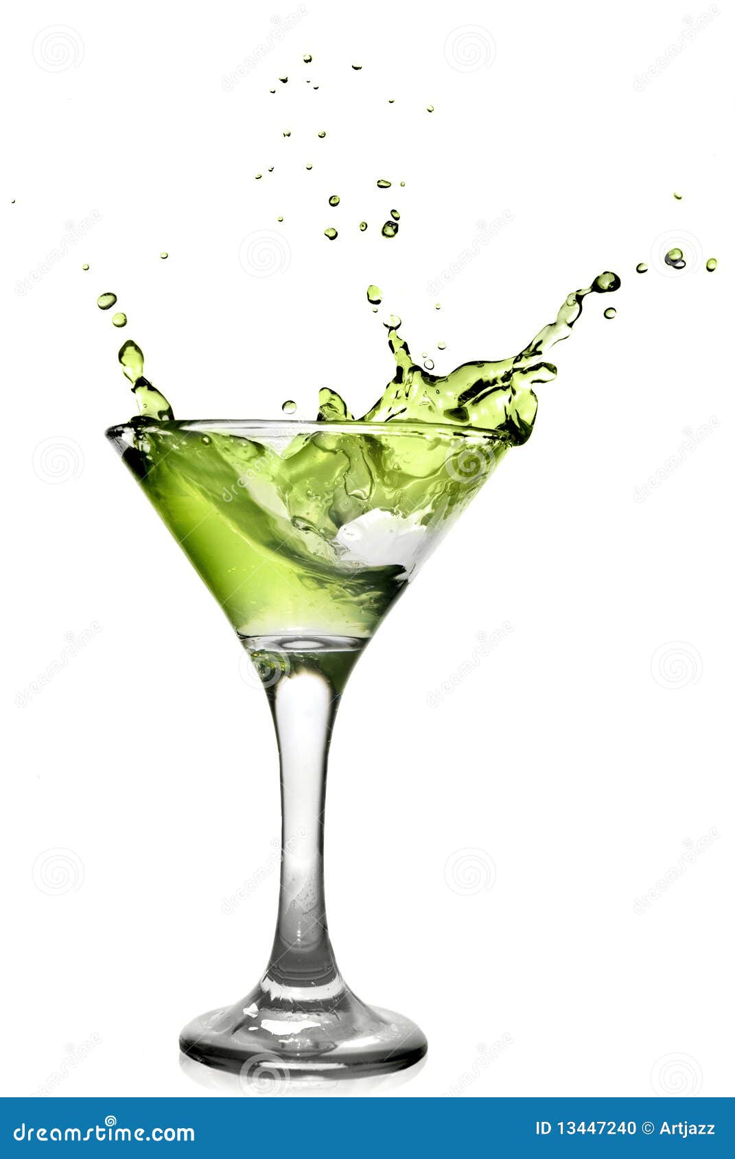 Cocktail Verde Dell'alcool Con Spruzzata Fotografia Stock - Immagine di ...