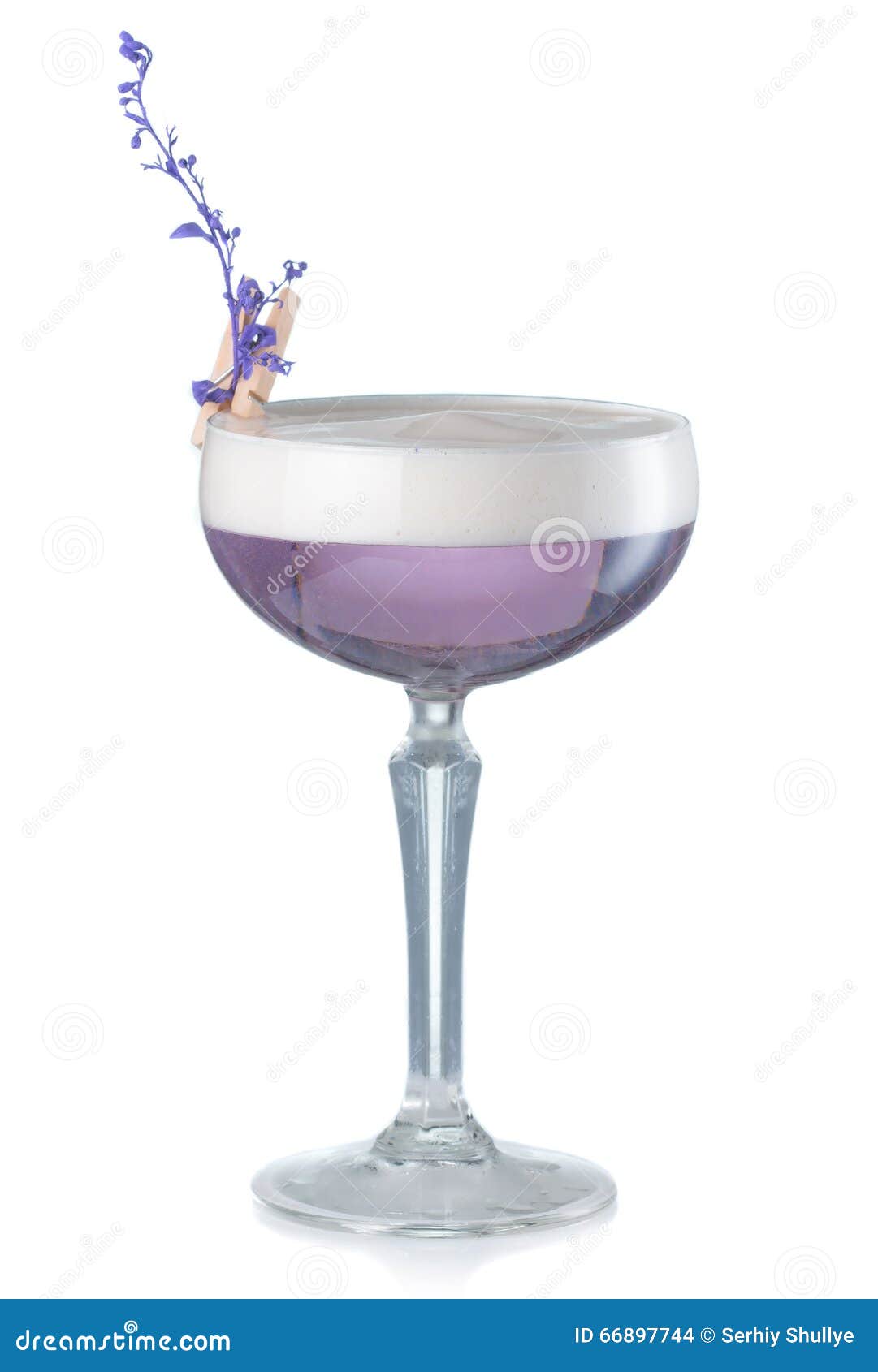 Cocktail Viola Dell'alcool Con Il Fiore Della Lavanda E Del Gin Isolato ...