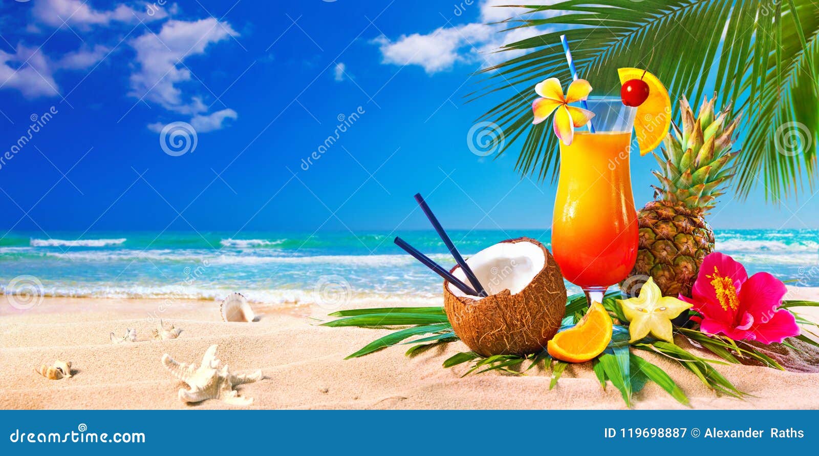 Cocktails Exotiques Servis Sur La Plage Image stock - Image du ...