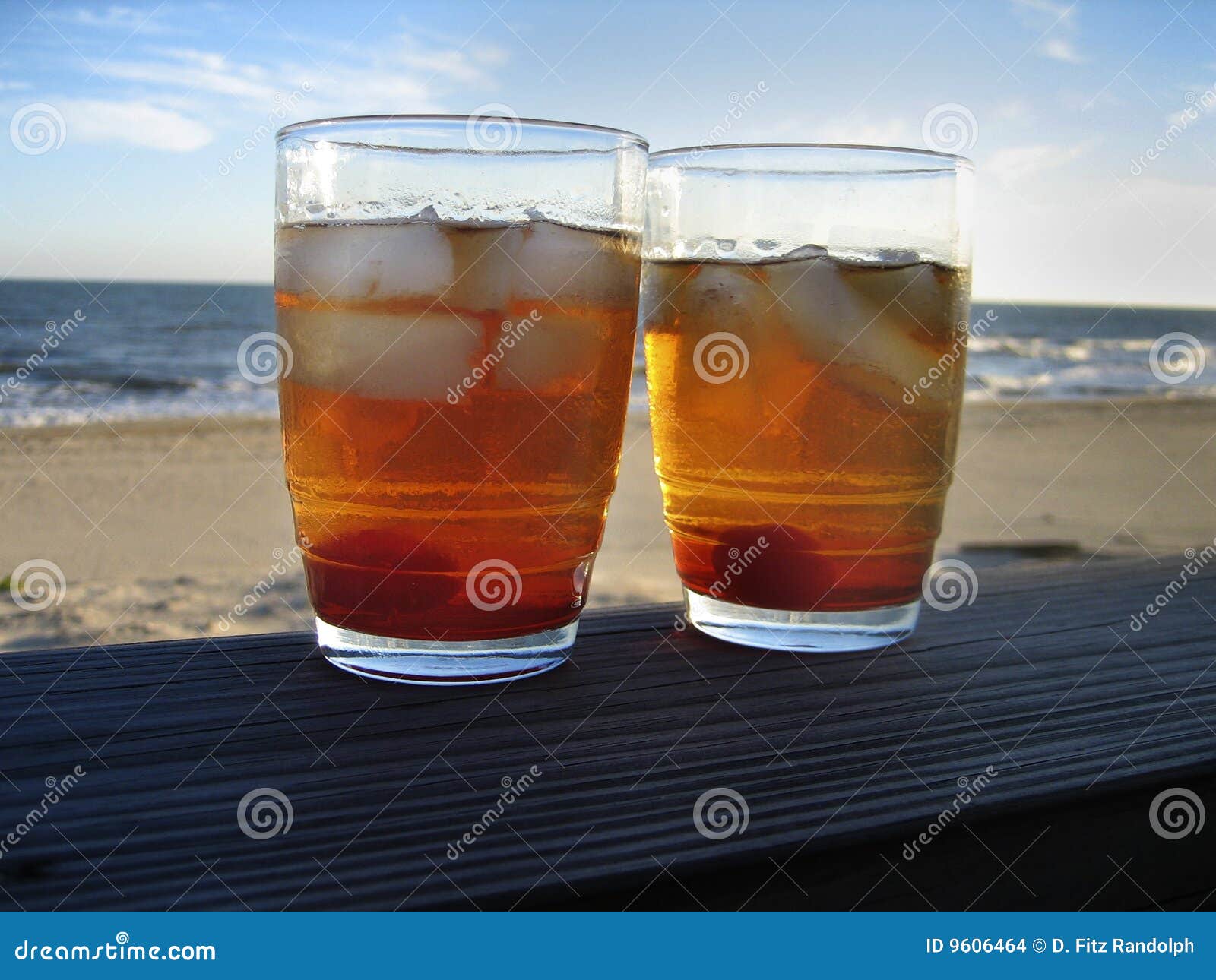 Cocktails am Strand 2 stockfoto. Bild von sand, sommer - 9606464