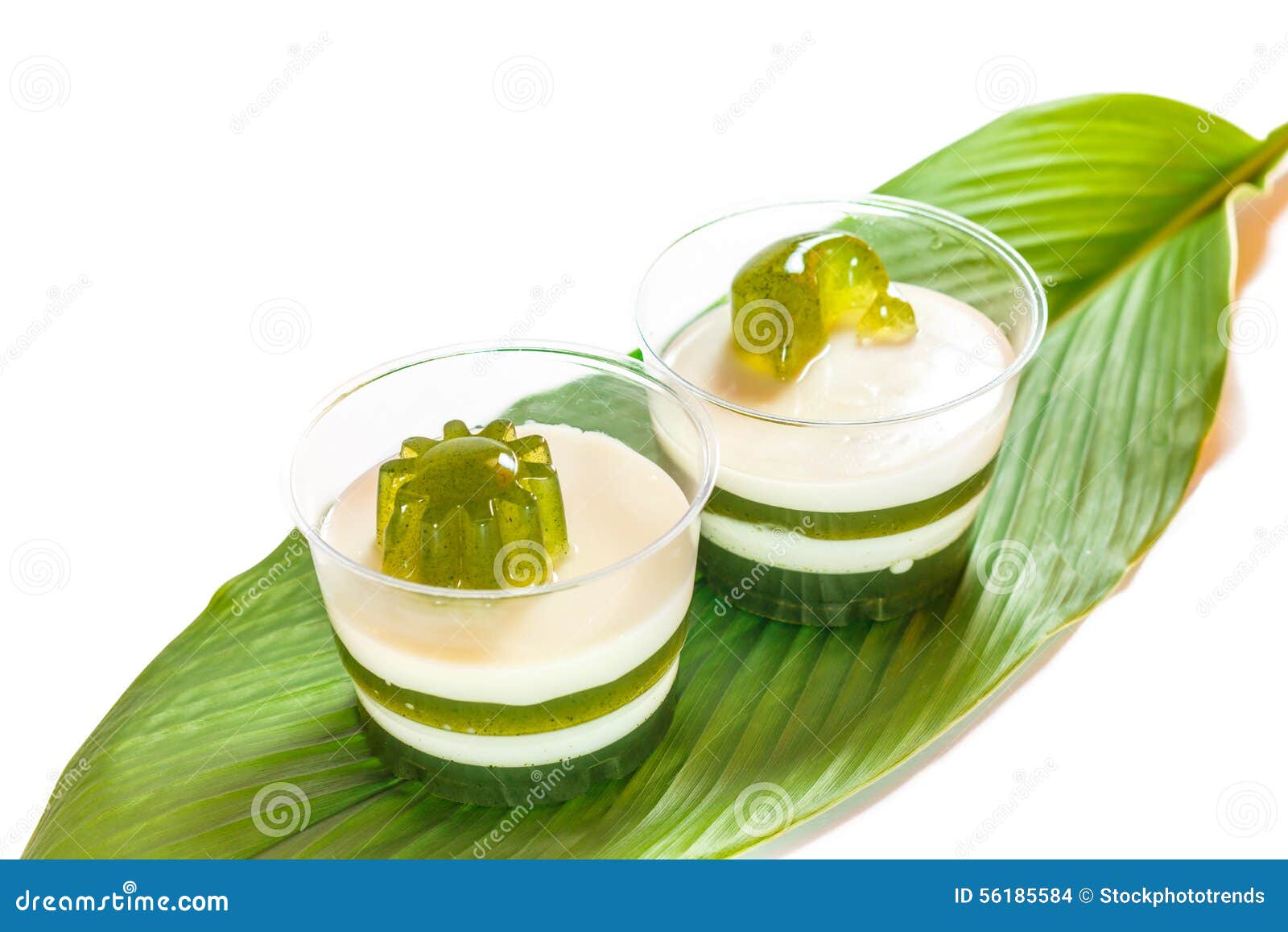 Coco De Pandan Puesto En Una Hoja Verde Foto de archivo - Imagen de ...