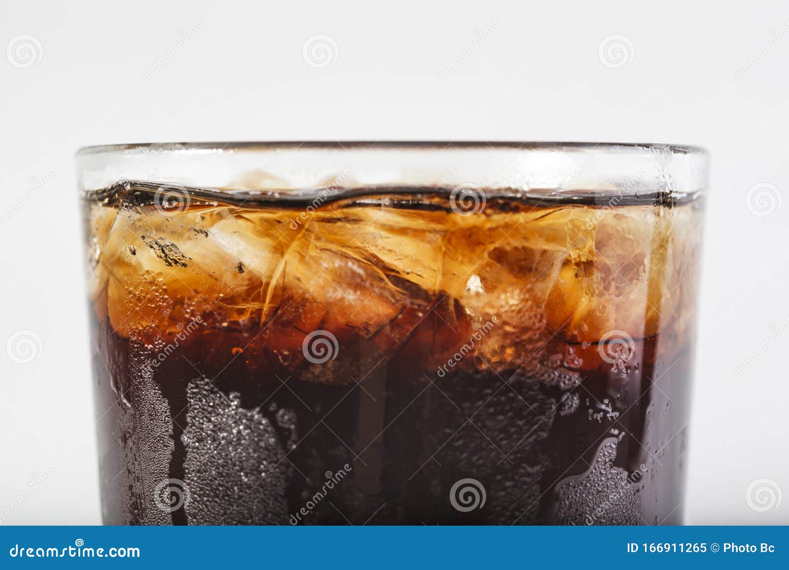 Coco de refresco de hielo imagen de archivo. Imagen de primer - 166911265
