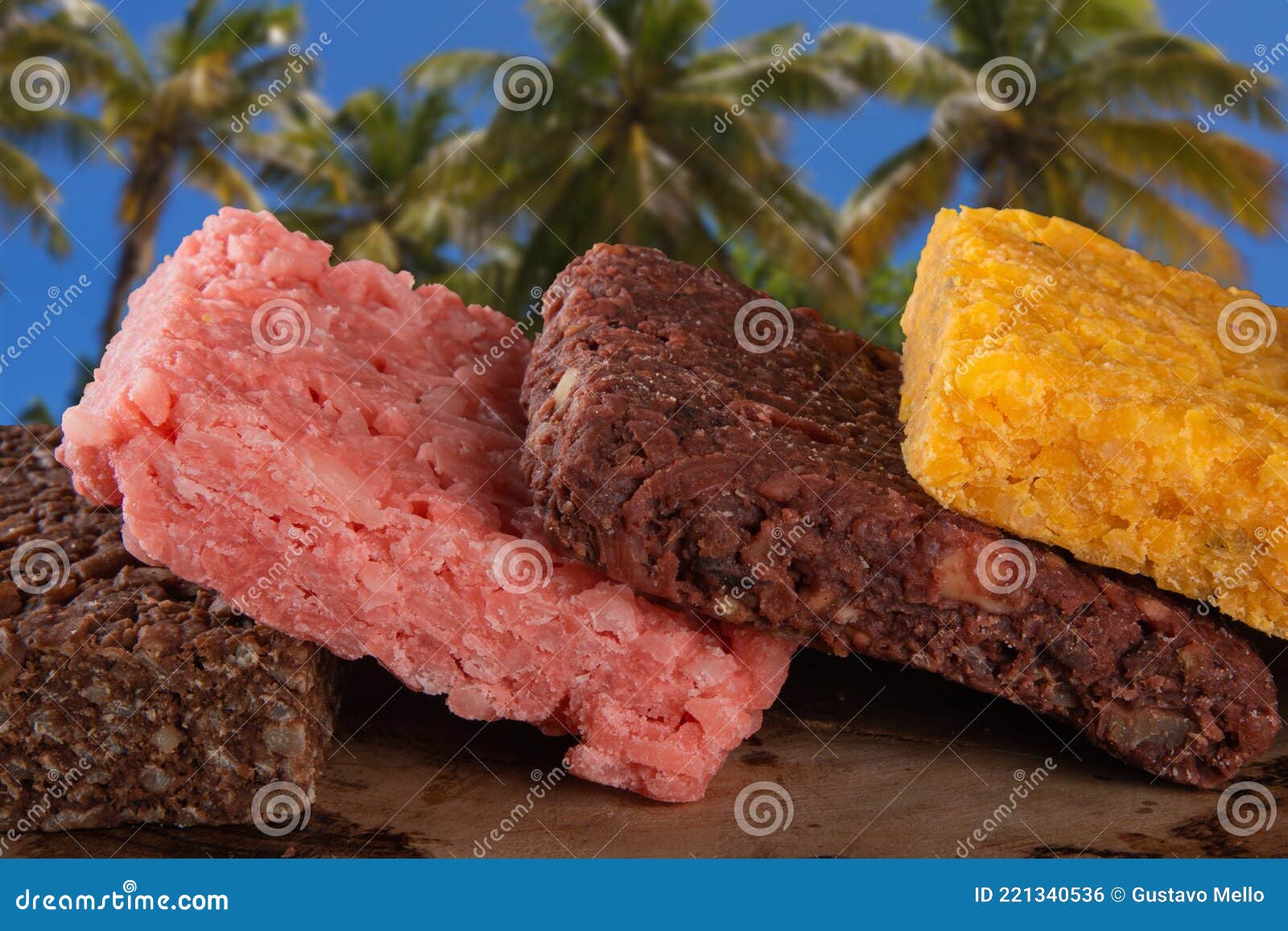 Coco Doce De Coco Doce Brasileiro Com Coqueiros Ao Fundo Foto de Stock ...