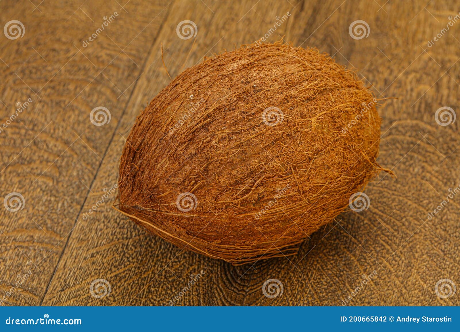 Coco dulce seco con leche foto de archivo. Imagen de tuerca - 200665842