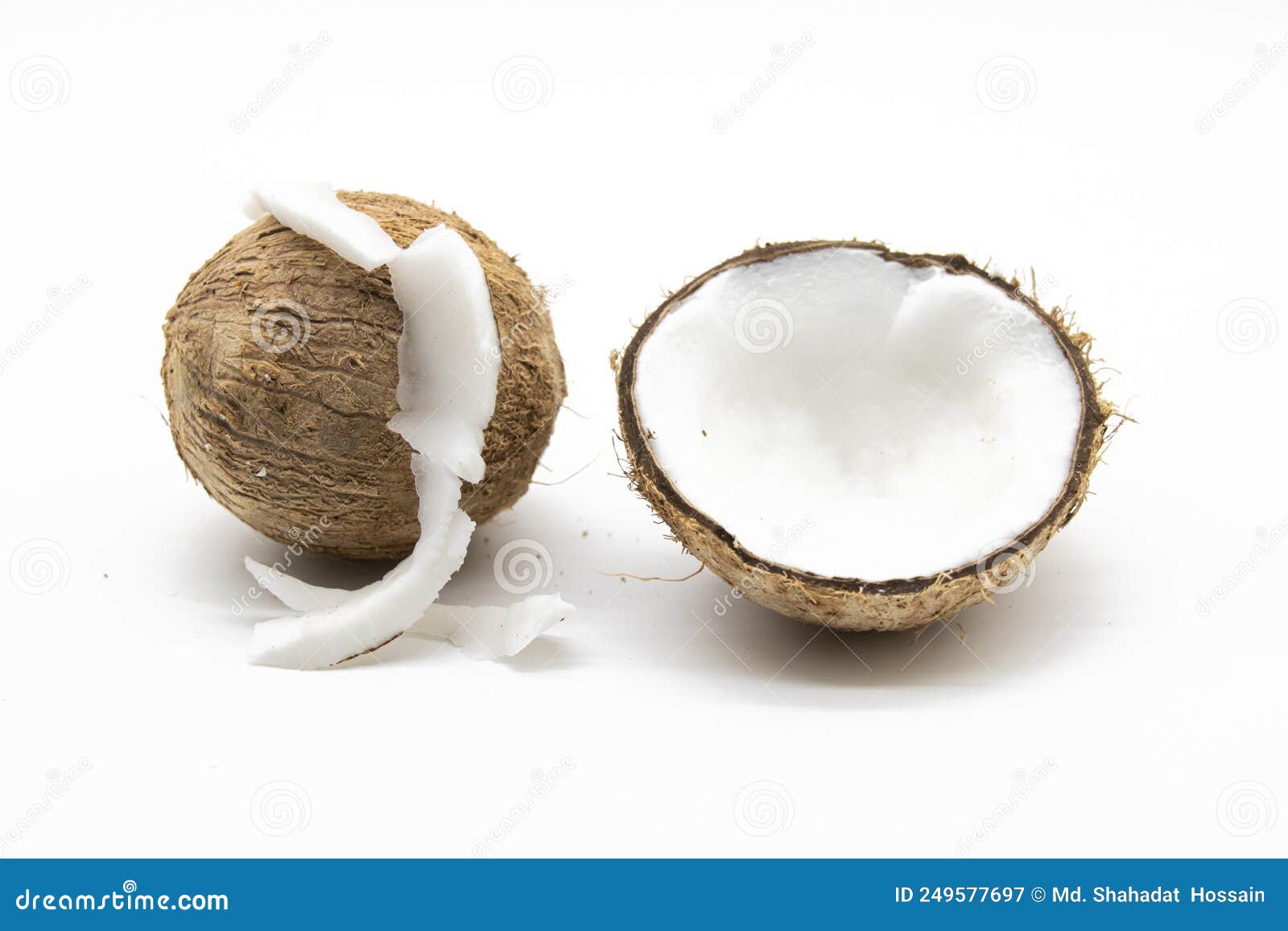 Coco Entero Y Trozos De Coco Sobre Fondo Blanco Imagen de archivo ...