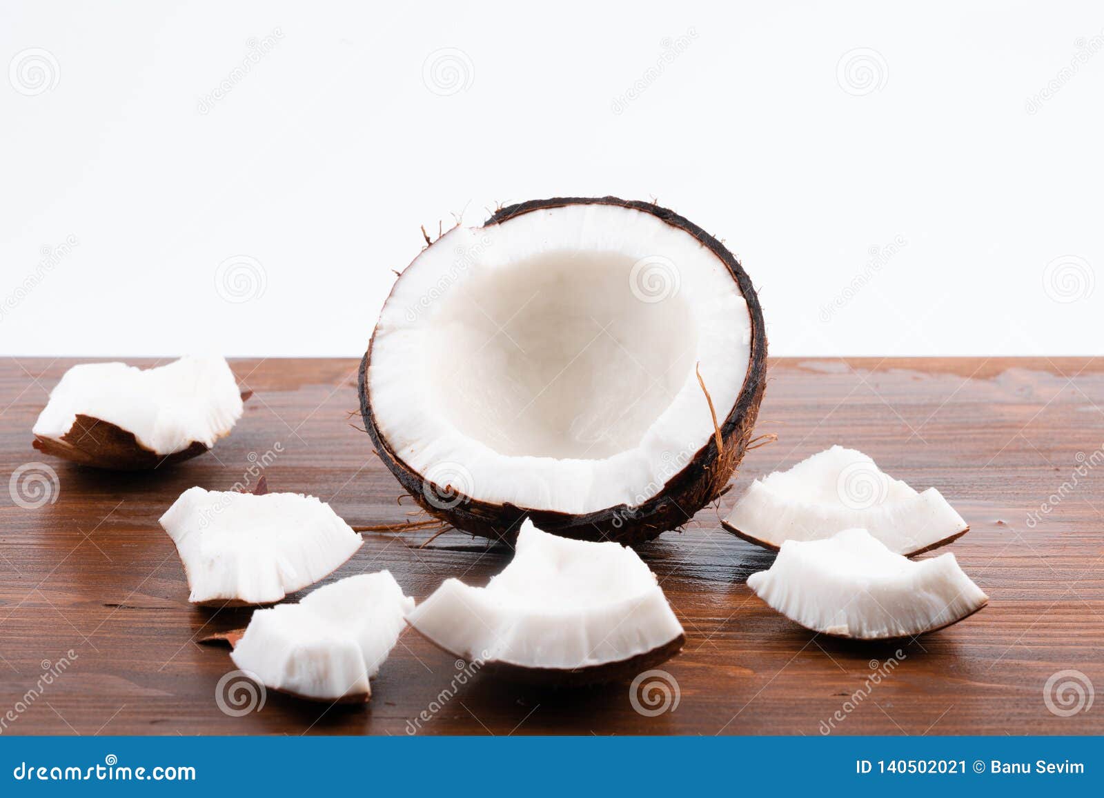 Coco maduro delicioso imagen de archivo. Imagen de fruta - 140502021