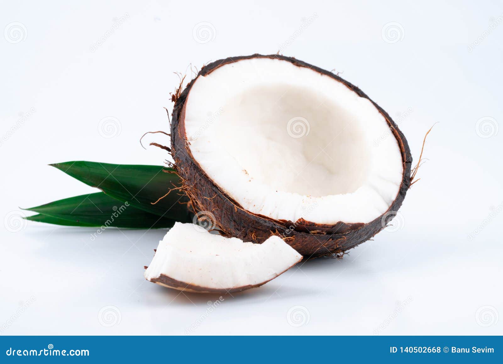 Coco maduro delicioso foto de archivo. Imagen de hoja - 140502668