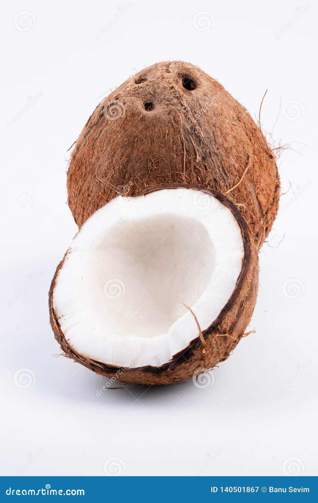 Coco maduro delicioso imagen de archivo. Imagen de hoja - 140501867