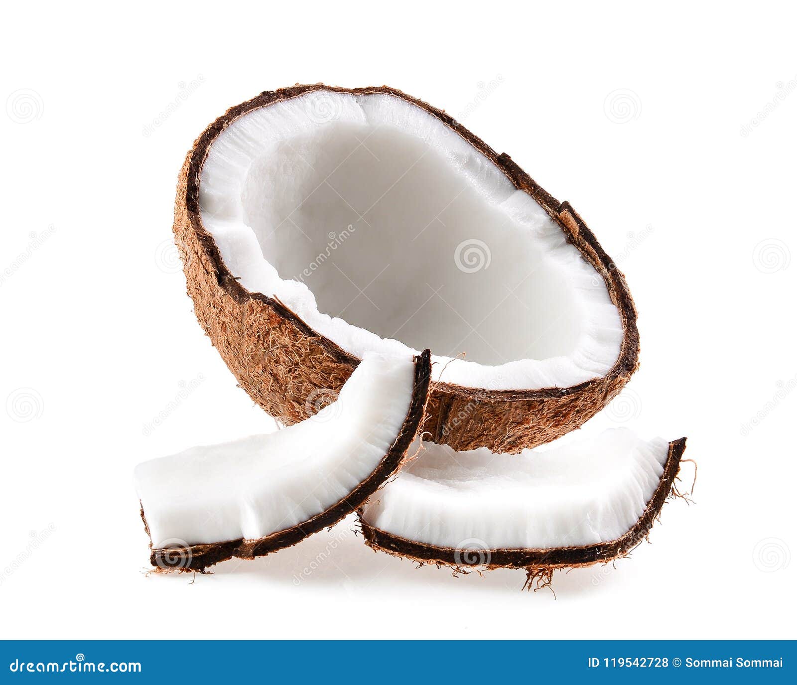 Coco Mitad Aislada En El Fondo Blanco Foto de archivo - Imagen de ...