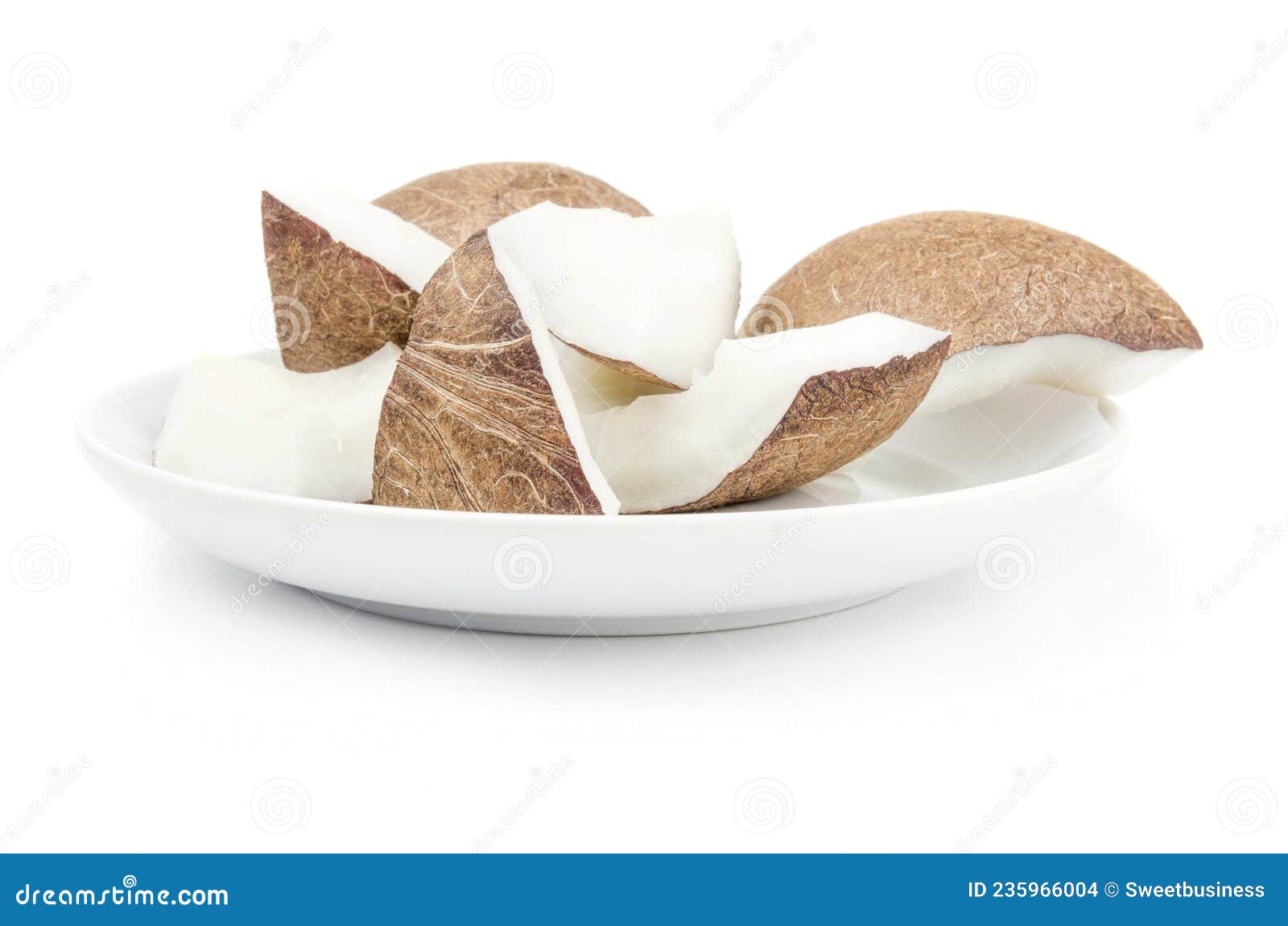 Coco Picado Sobre Un Corte De Fondo Blanco Foto de archivo - Imagen de ...