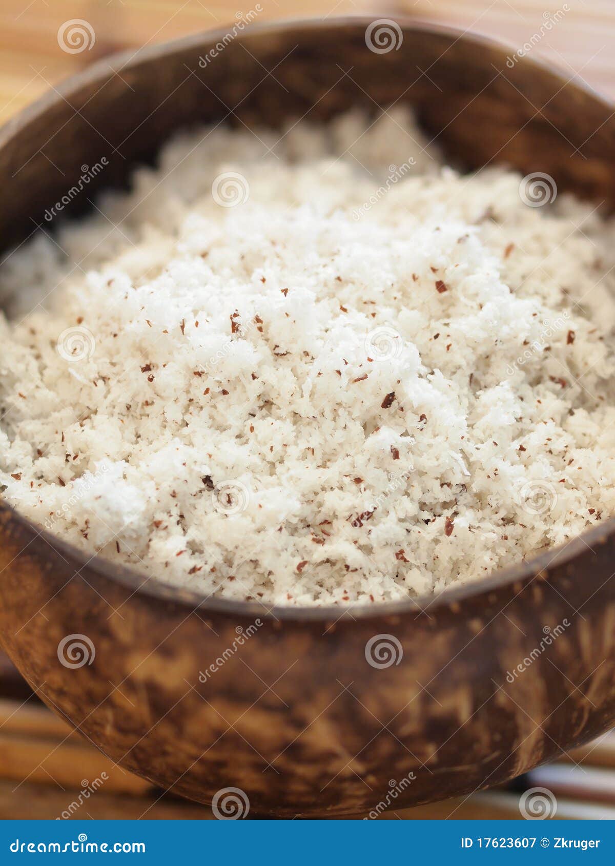 Coco rallado imagen de archivo. Imagen de crudo, fresco - 17623607