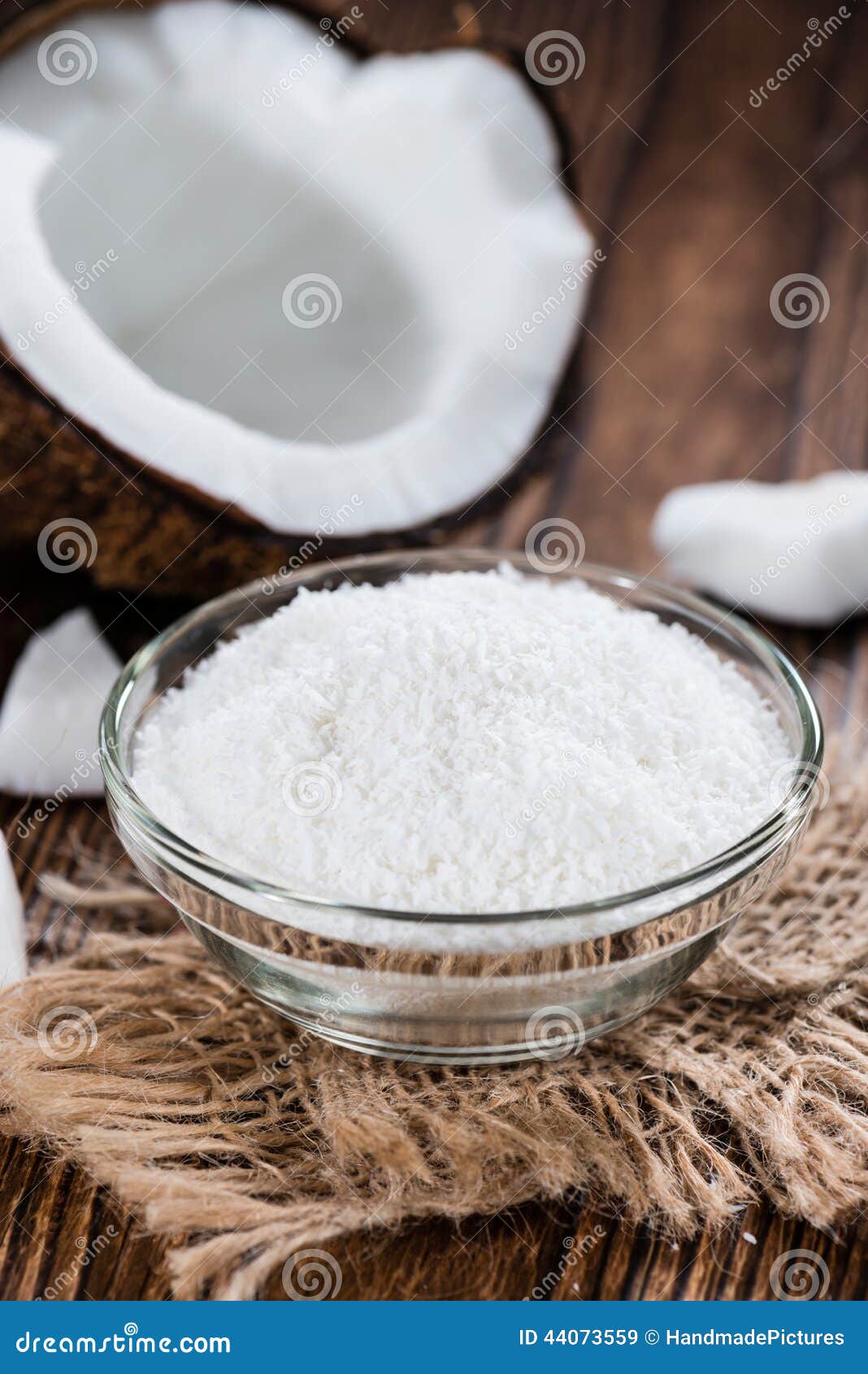 Coco rallado imagen de archivo. Imagen de destrozado - 44073559