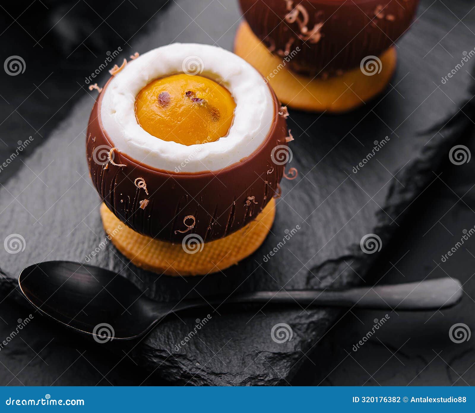 Coconut Desserts, Crunchy Coconut Toppings Enhance The Taste And ...