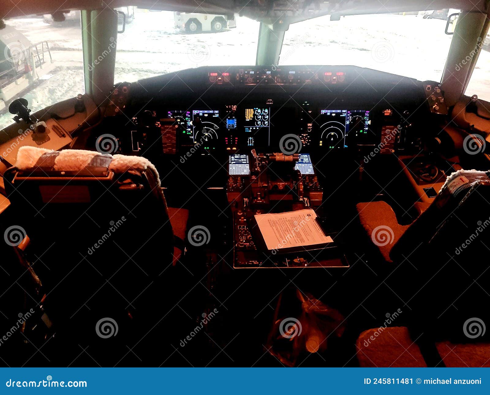 Cockpit 757 from jump seat stock image. Image of jump - 245811481