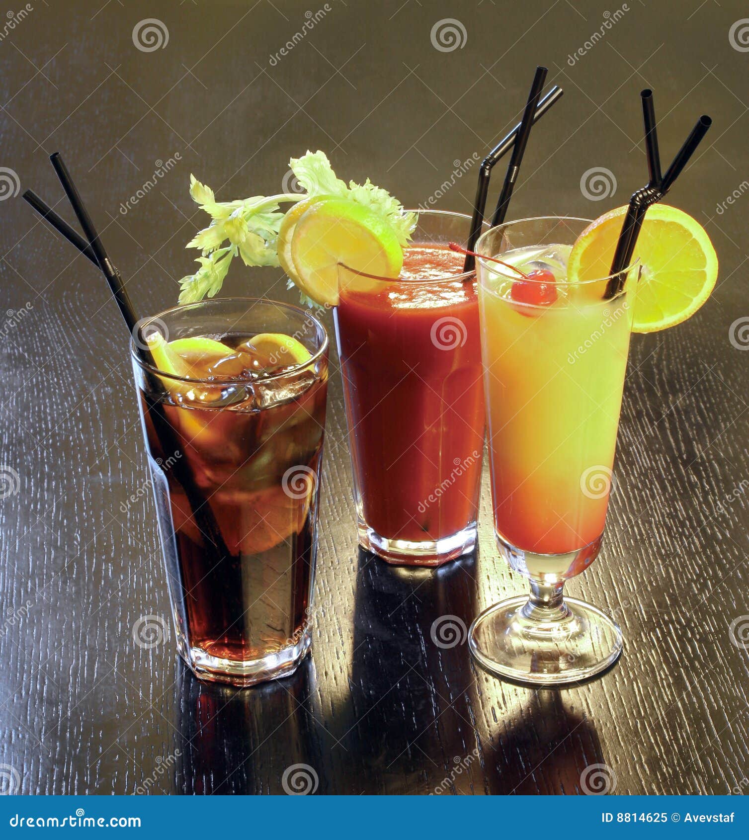 Coctails based on alcohol stock image. Image of lemon - 8814625