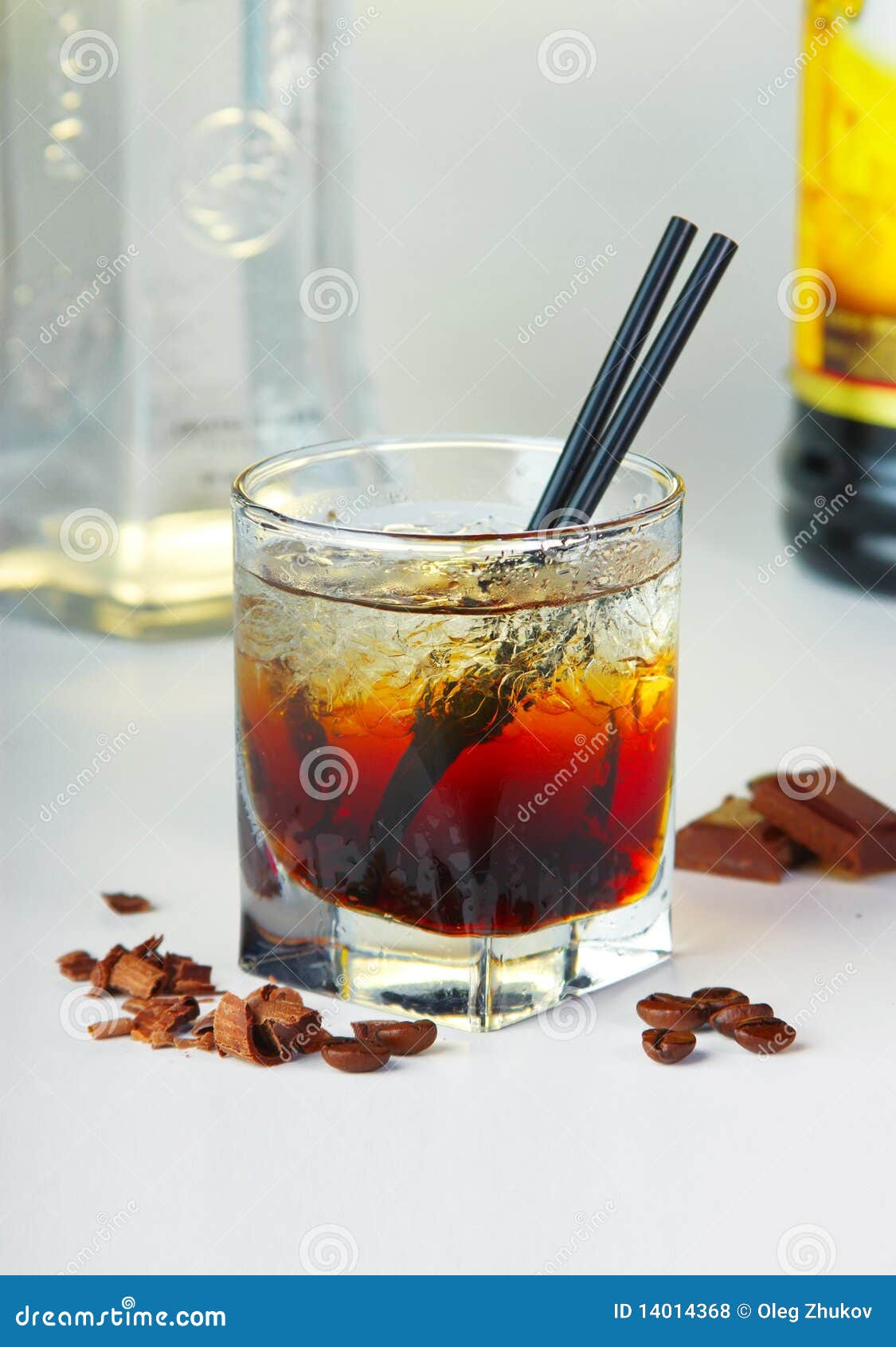 Coctel Del Café Con La Vodka Foto de archivo - Imagen de jugo, partido ...