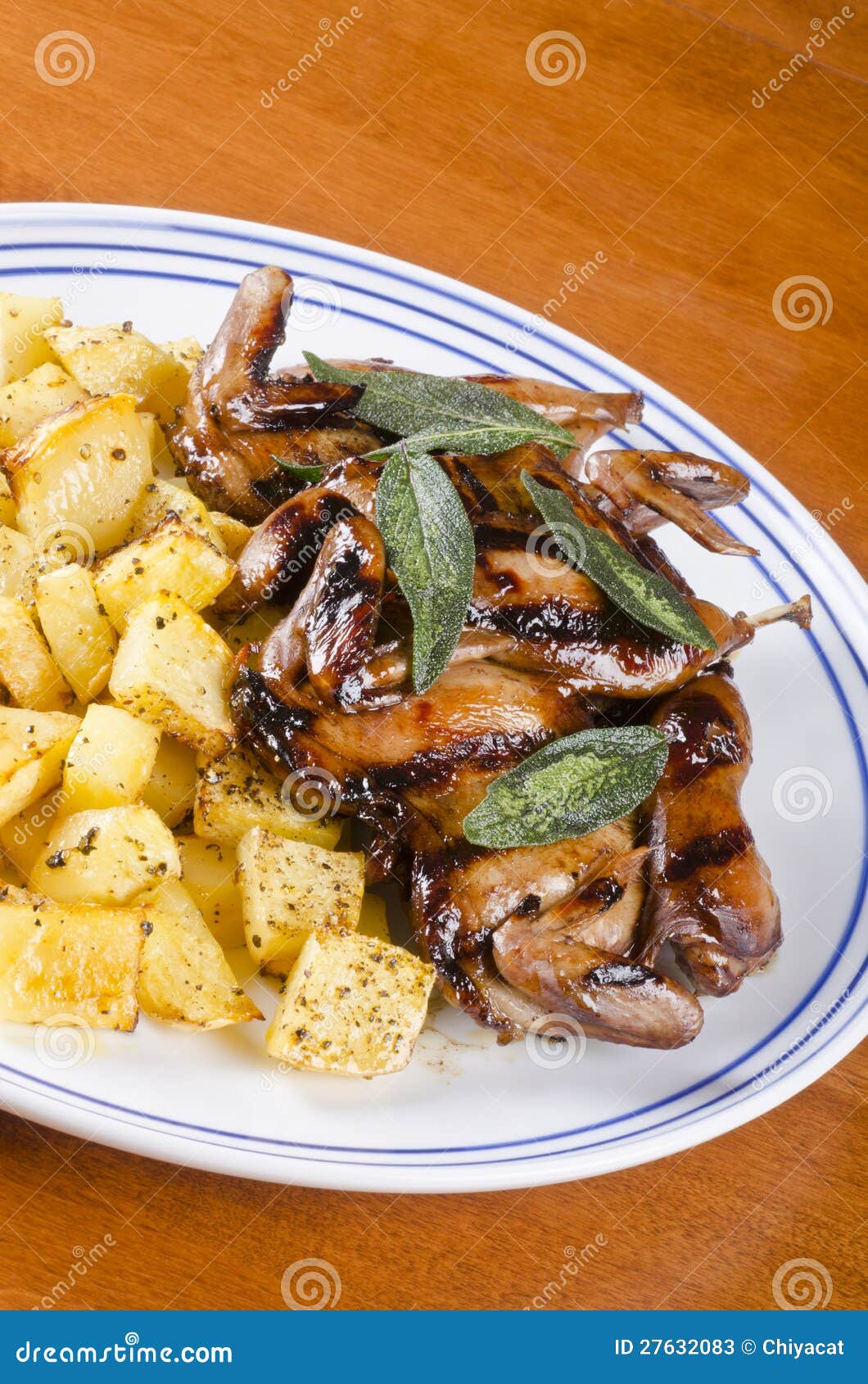 Codornices Asadas a La Parilla Con El Colinabo Asado #3 Imagen de ...