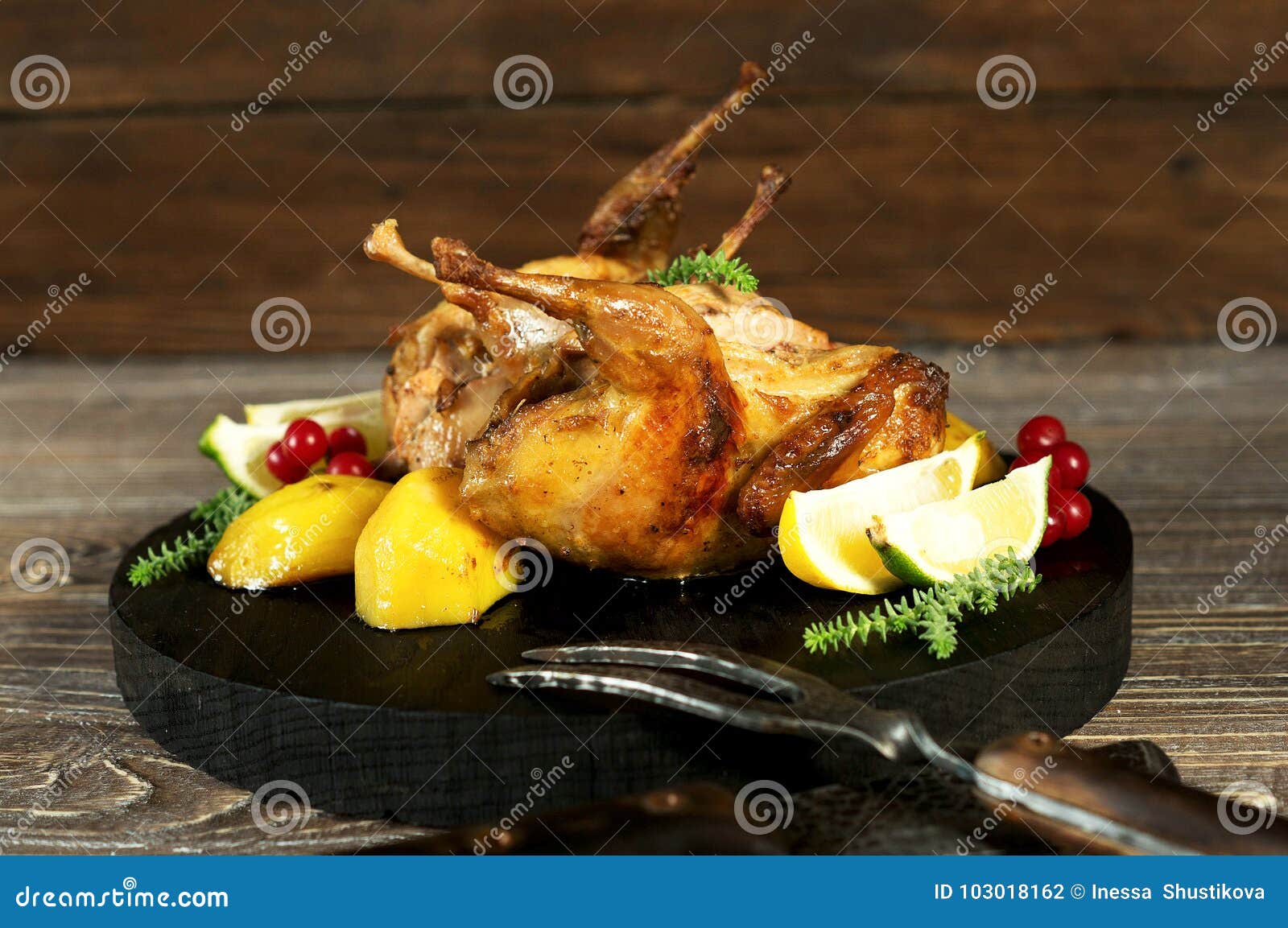 Codornices fritas foto de archivo. Imagen de revuelto - 103018162