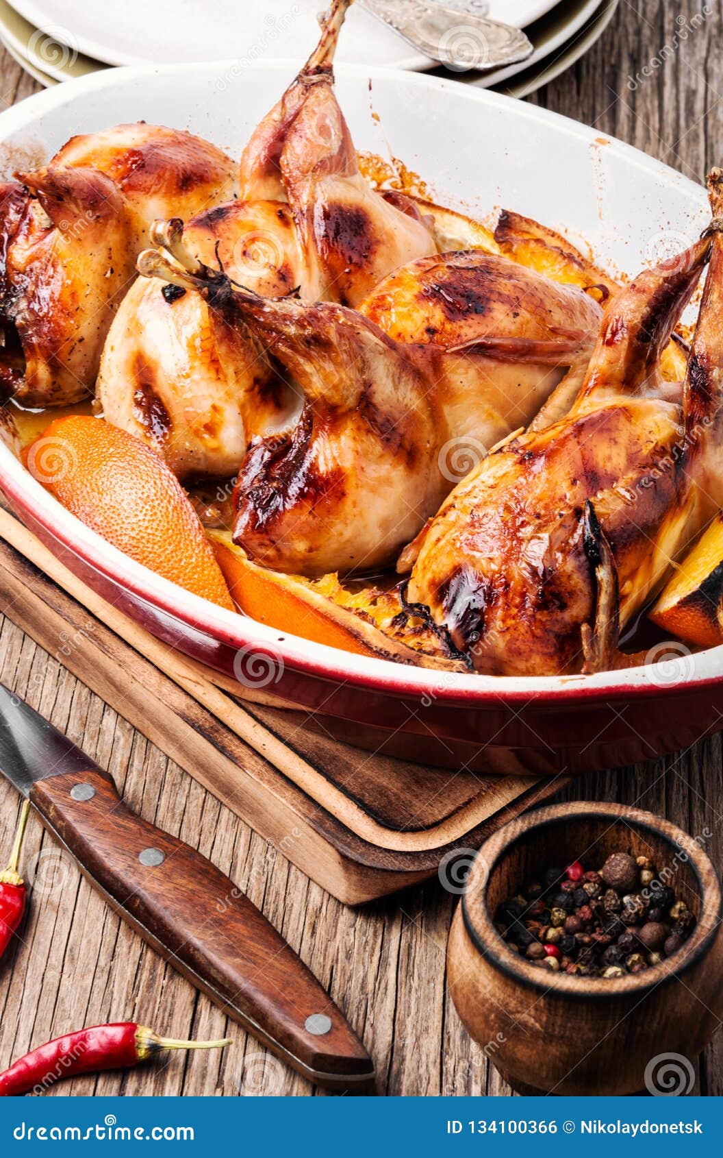 Codornices Fritas Deliciosas Foto de archivo - Imagen de carne, comida ...