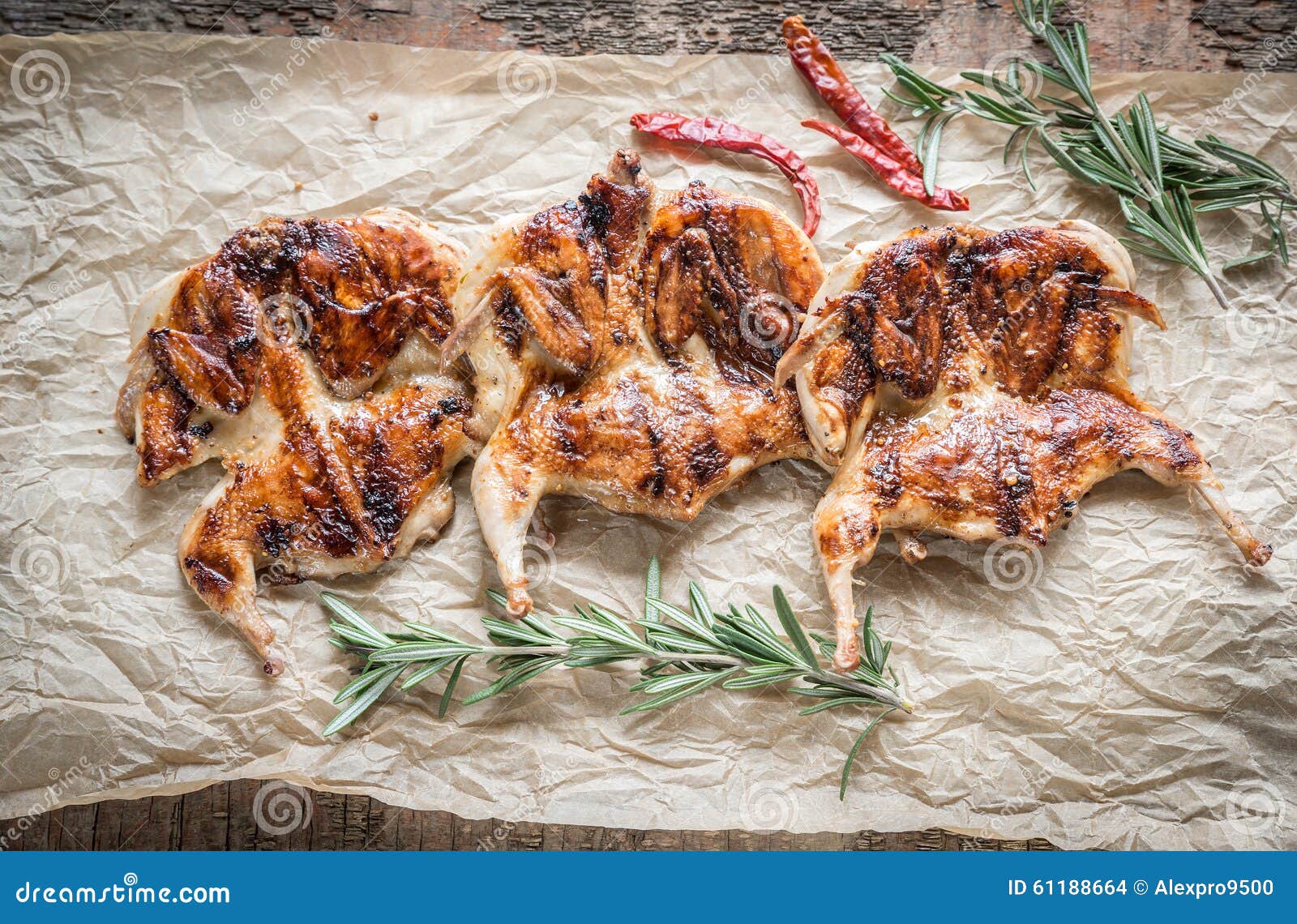 Codorniz grelhadas foto de stock. Imagem de comer, papel - 61188664