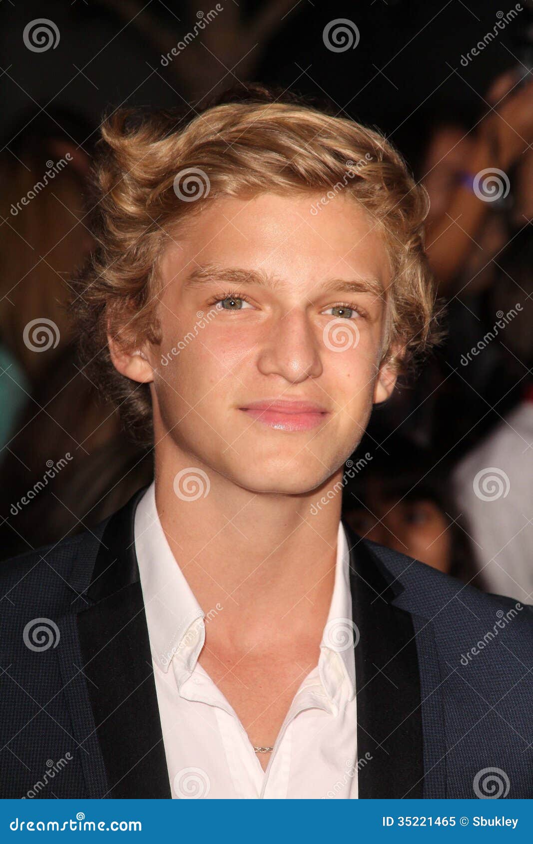 Cody Simpson image éditorial. Image du rupture, aube - 35221465