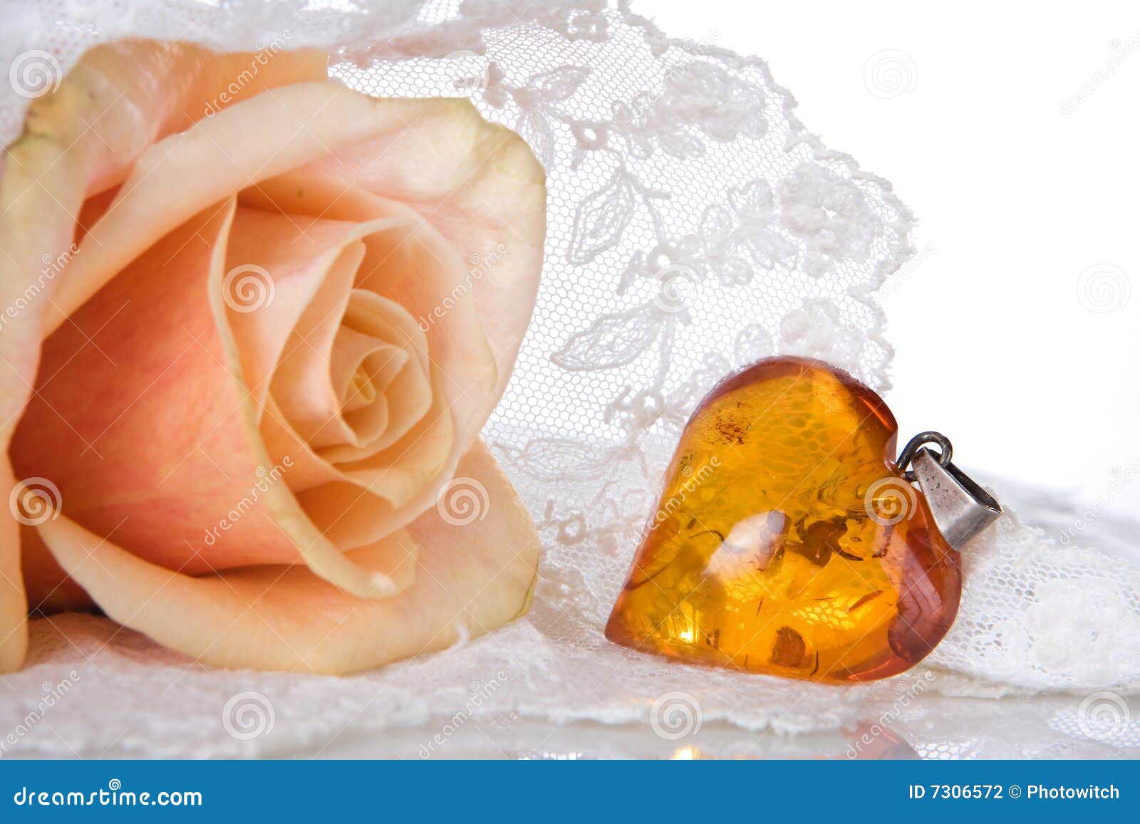 Coeur ambre photo stock. Image du boucle, paire, roman - 7306572