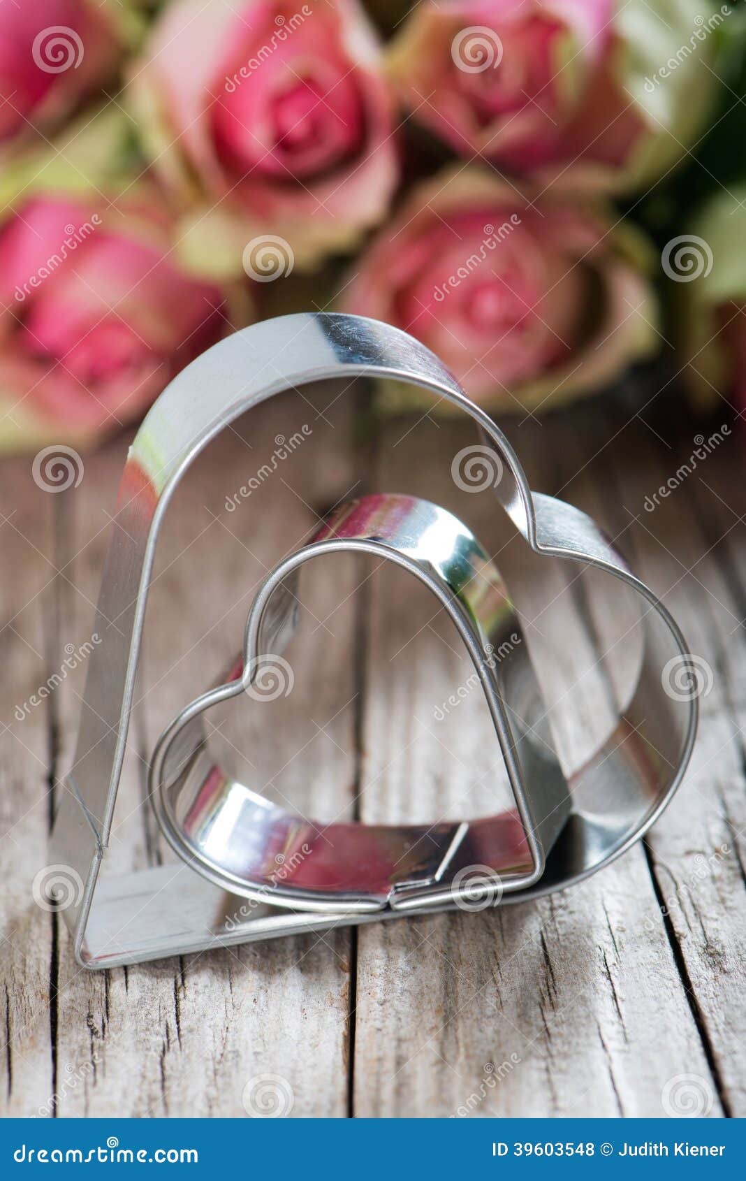 Coeurs avec des roses photo stock. Image du jour, valentin - 39603548