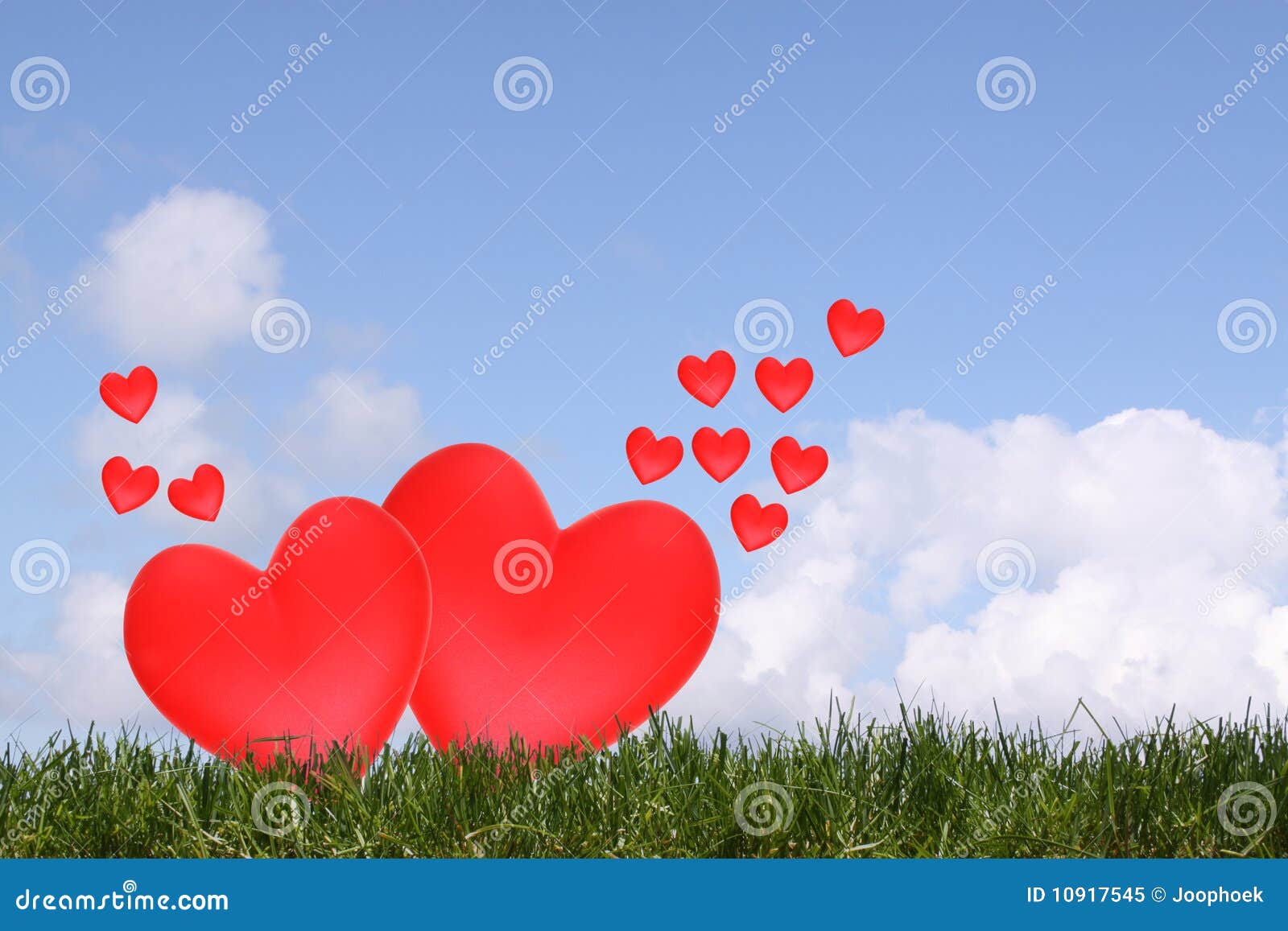 COEURS DANS L'AMOUR image stock. Image du nuage, roman - 10917545