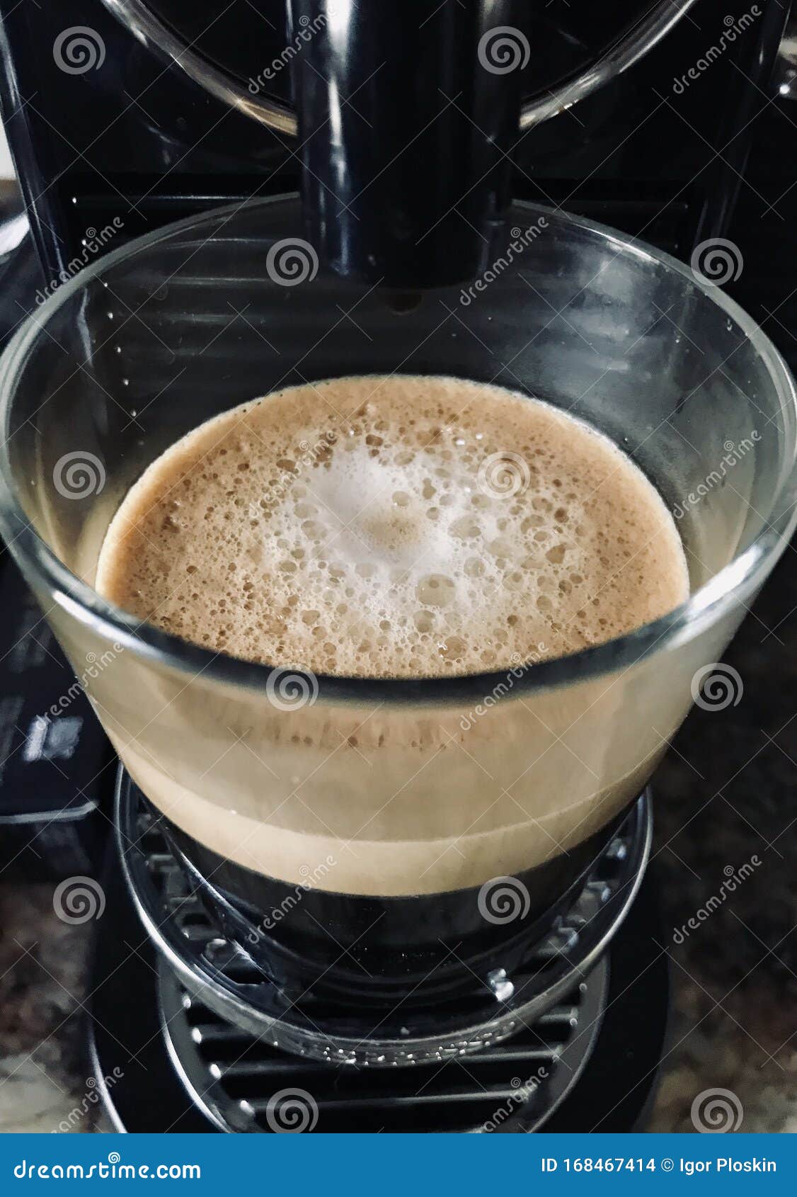 Coffee in a Glass in a Coffee Shop 库存照片 - 图片 包括有 玻璃, 制动手: 168467414