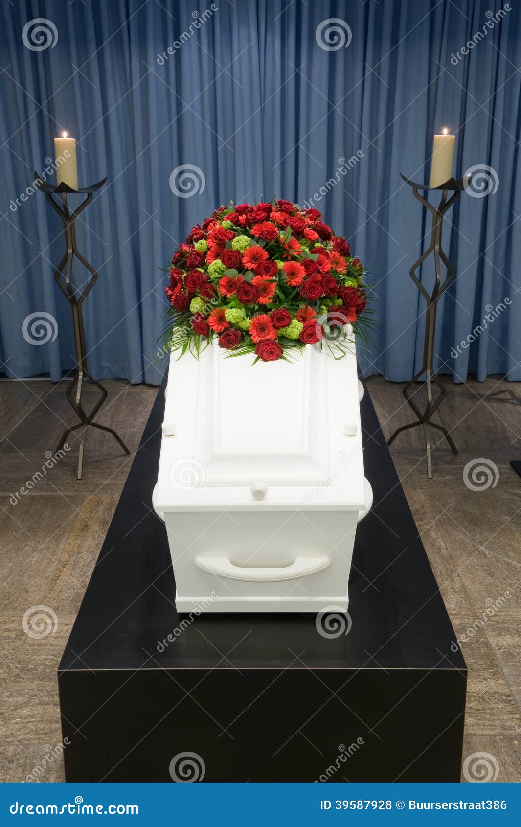 Coffin in morgue stock photo. Image of mortuary, coffin - 39587928