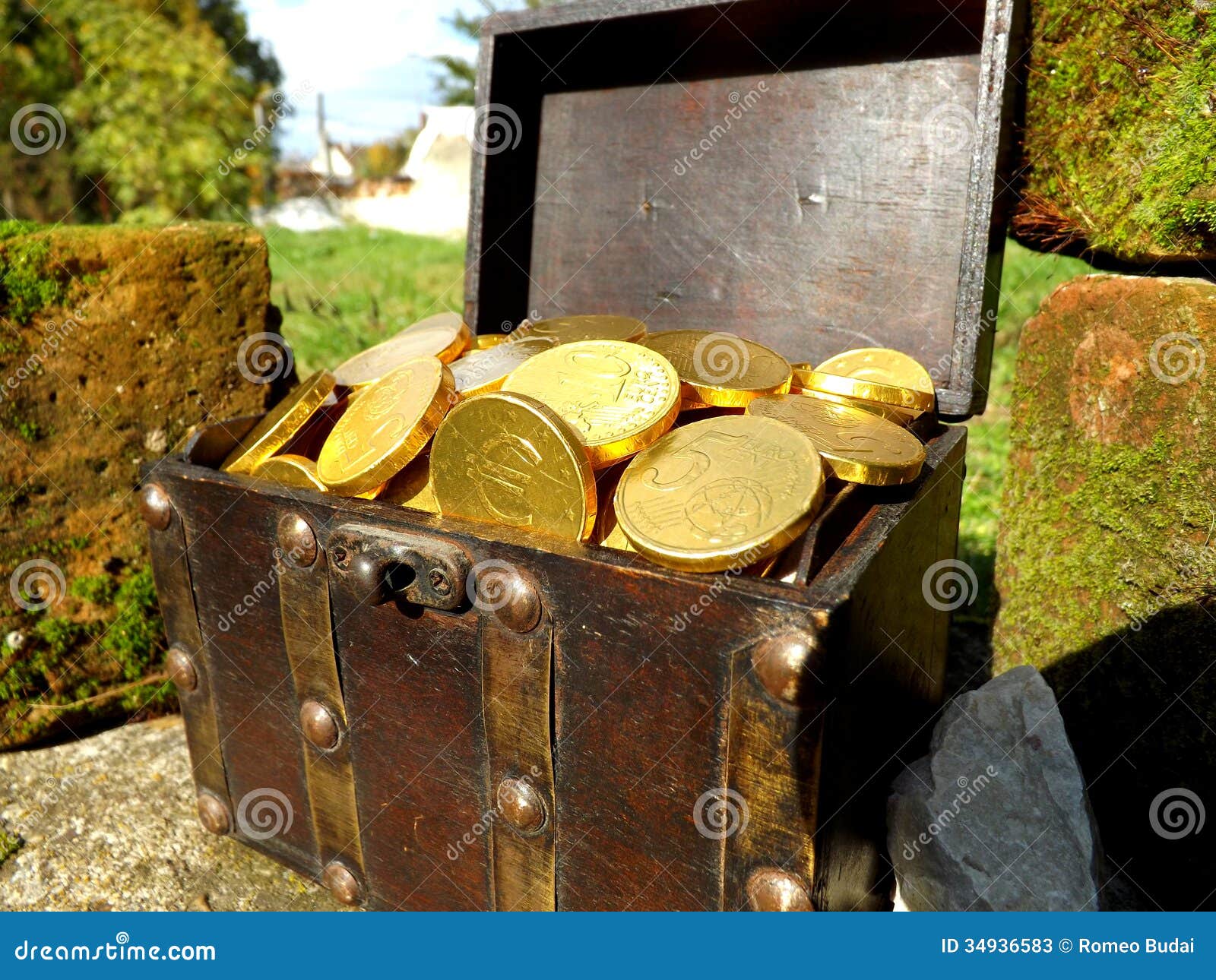 Cofre del tesoro imagen de archivo. Imagen de brillante - 34936583