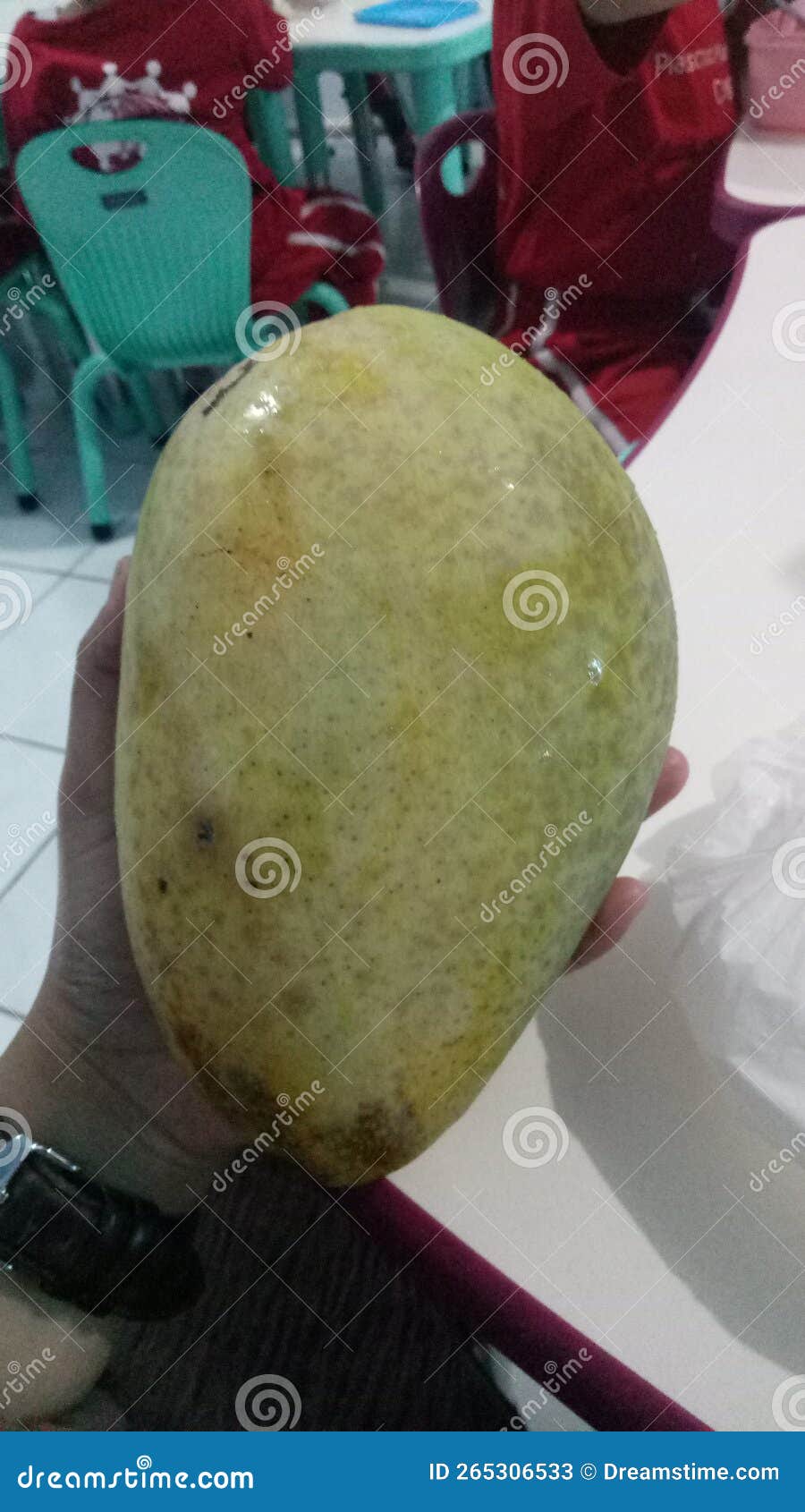 Coge Un Mango Grande Y Dulce Imagen de archivo - Imagen de mangos ...