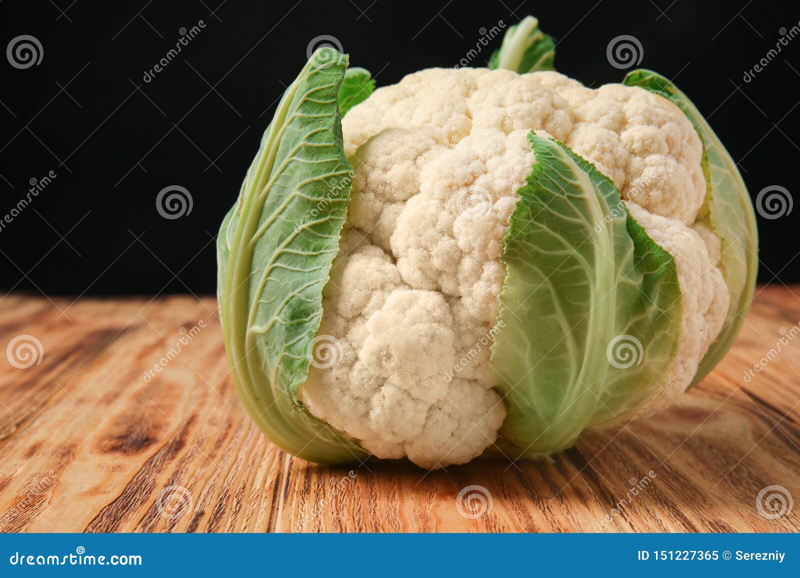 Col De La Coliflor En La Tabla De Madera Imagen de archivo - Imagen de ...